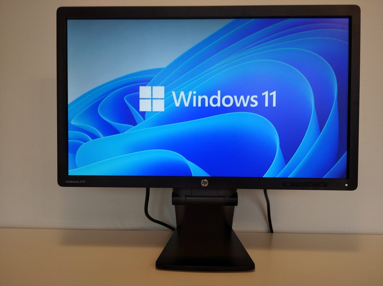 Näyttö HP EliteDisplay E231 – 23″ Full HD LED – 2013 | Tori