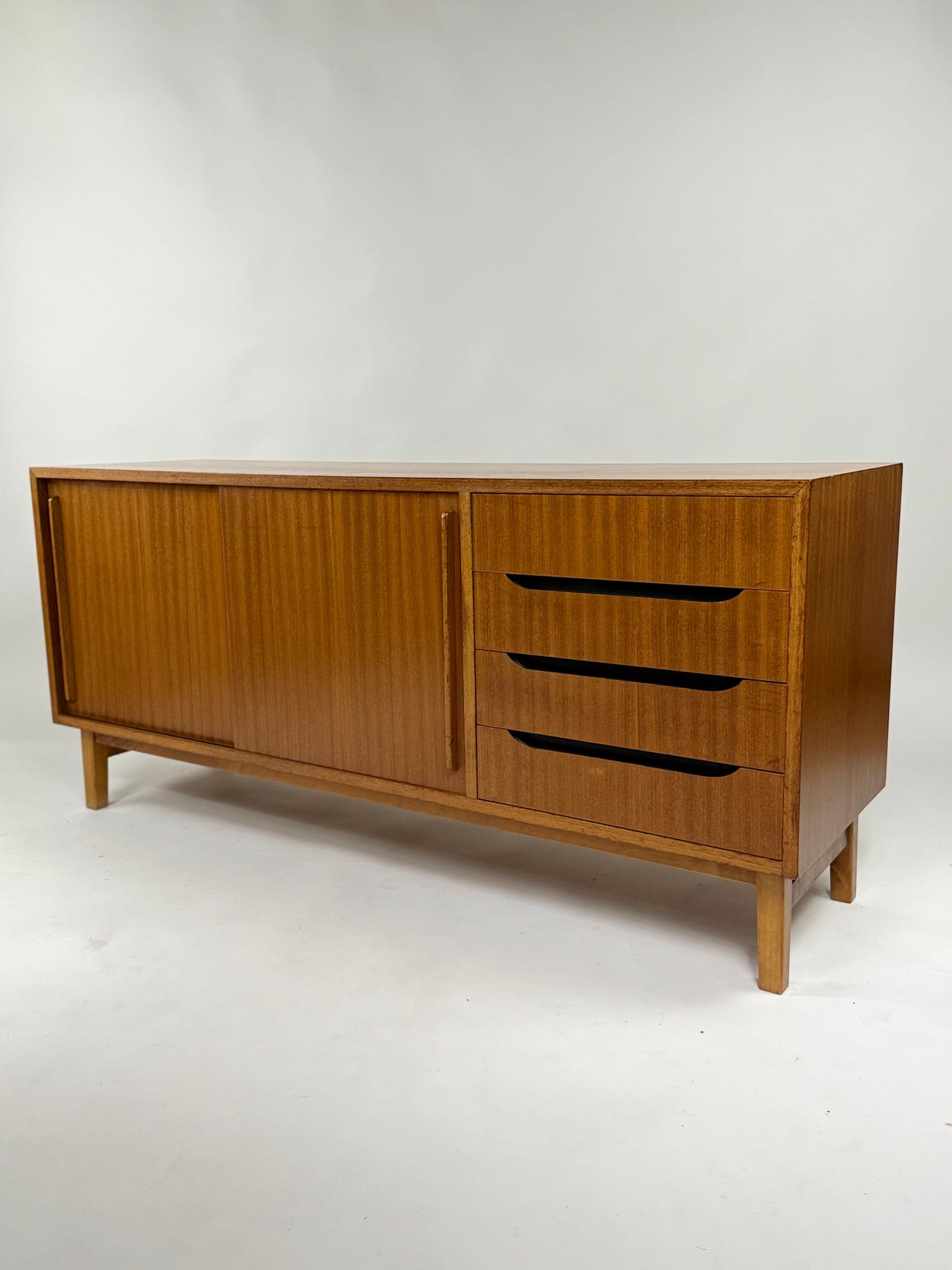 MyytyUpea Teak vintage senkki 148cm 50/60-luku. Maksa 12/kk erissä | Tori