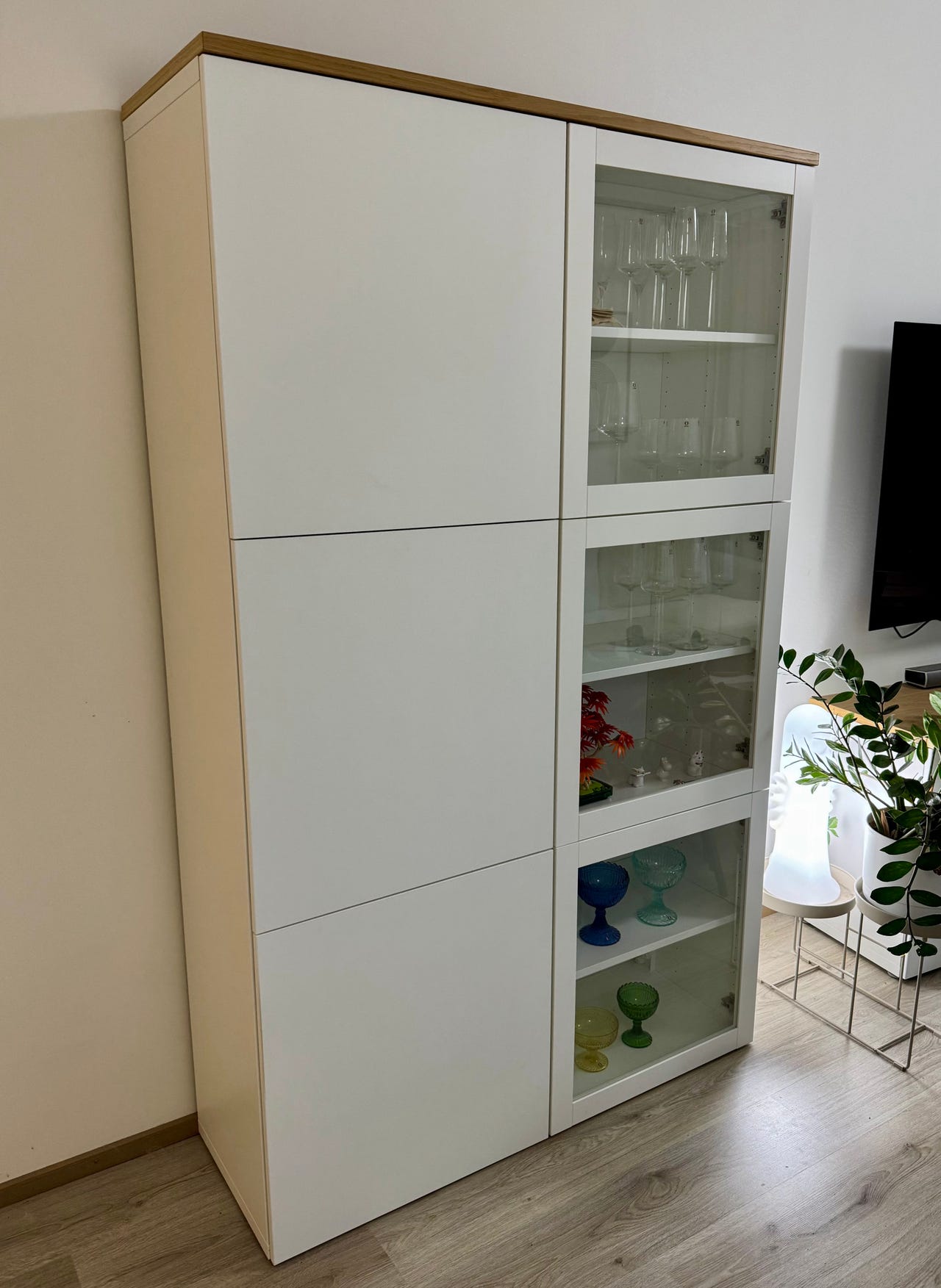 Ikea Bestå vitriinikaappi | Tori