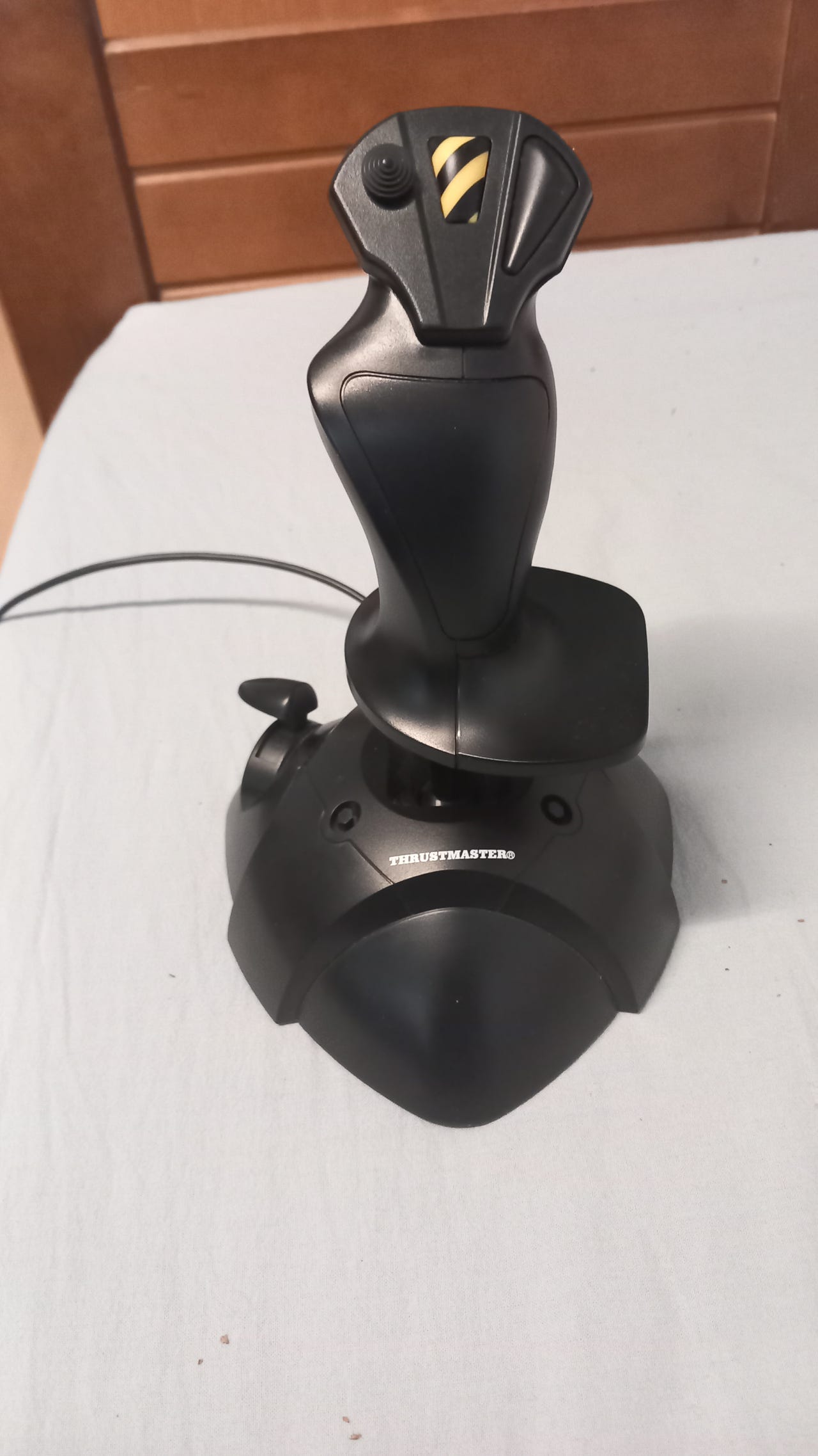 Thrustmaster ohjain musta kuvan mukainen | Tori