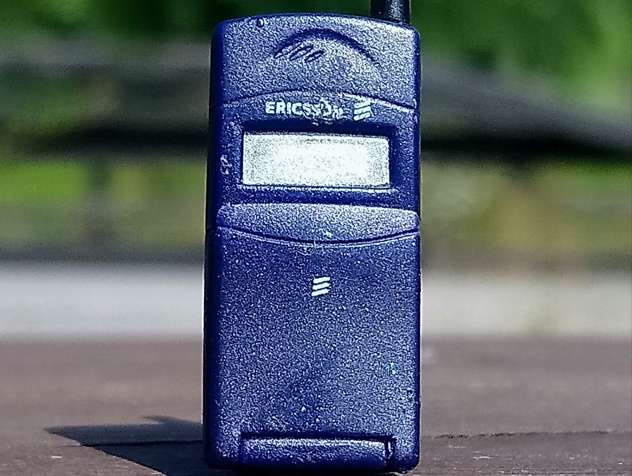 Ericsson 90 - Luvulta Puhelin pinssi. Avattava kansi. Halkaisija - 32 ...