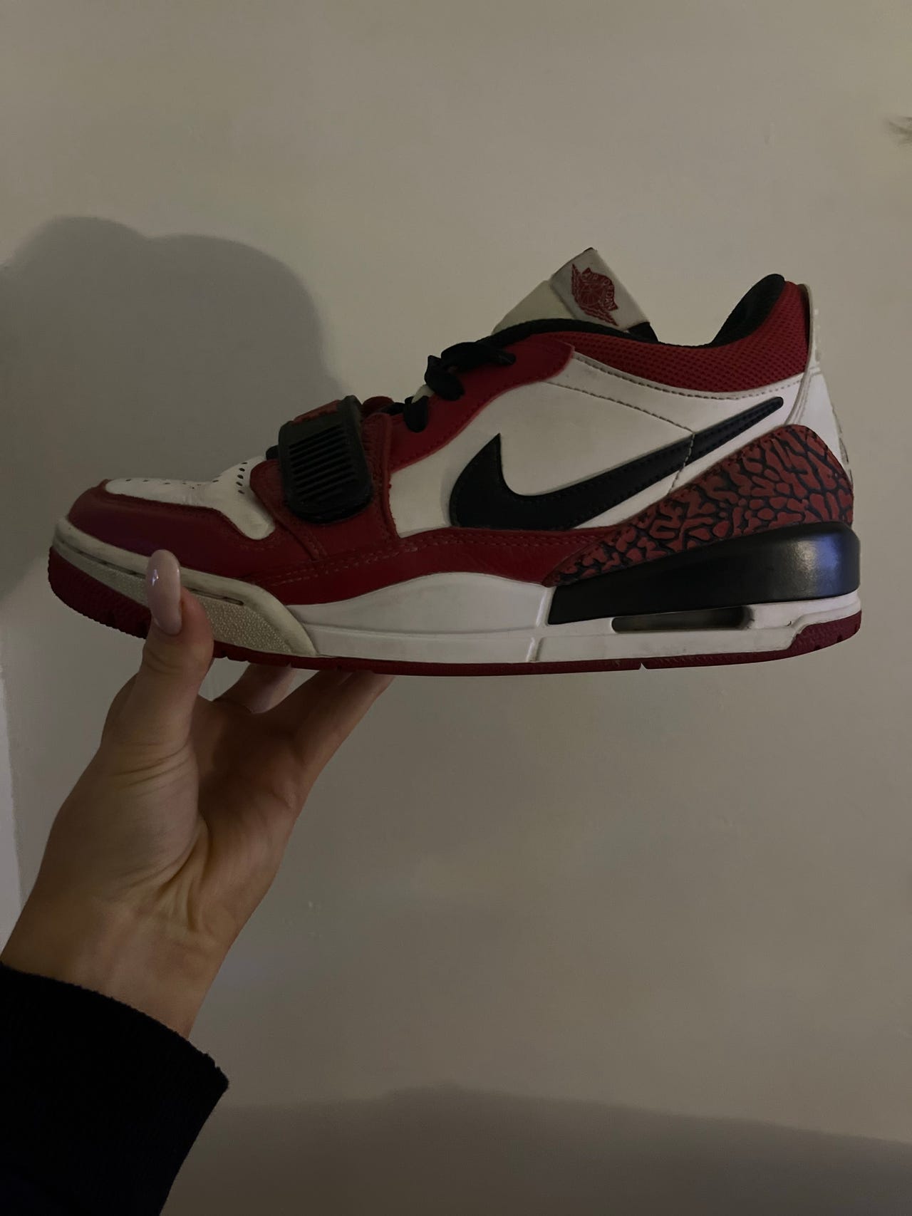 Air Jordan Tennarit koko 40 punainen valkoinen musta | Tori