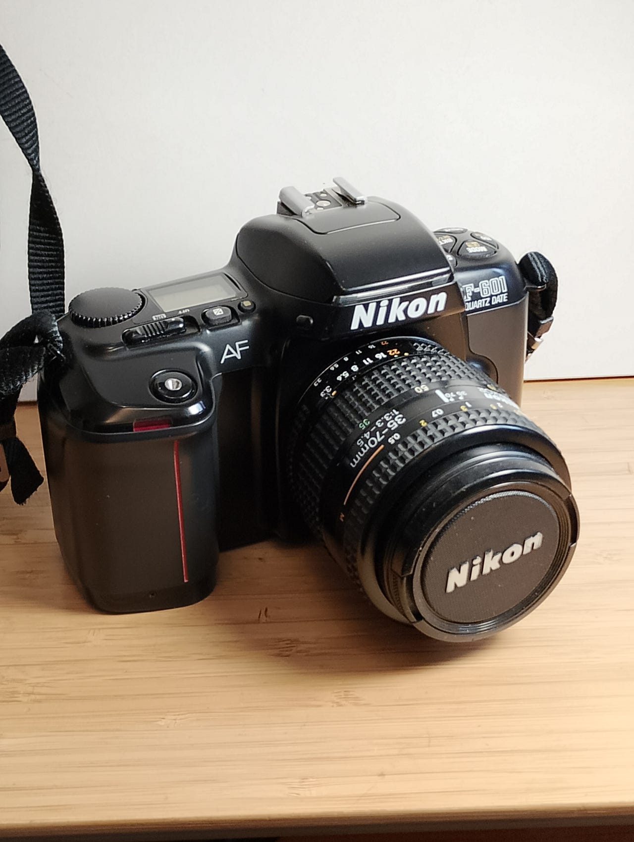 Nikon F-601 Quartz Date + AF-Nikkor 35-70 zoomobjektiivi | Tori