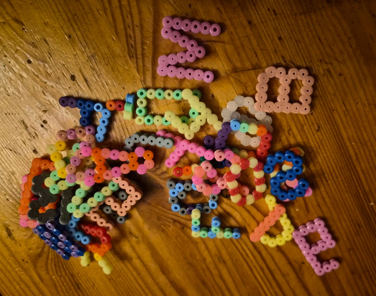 Hamahelmi-kirjaimia ja numeroita | Tori