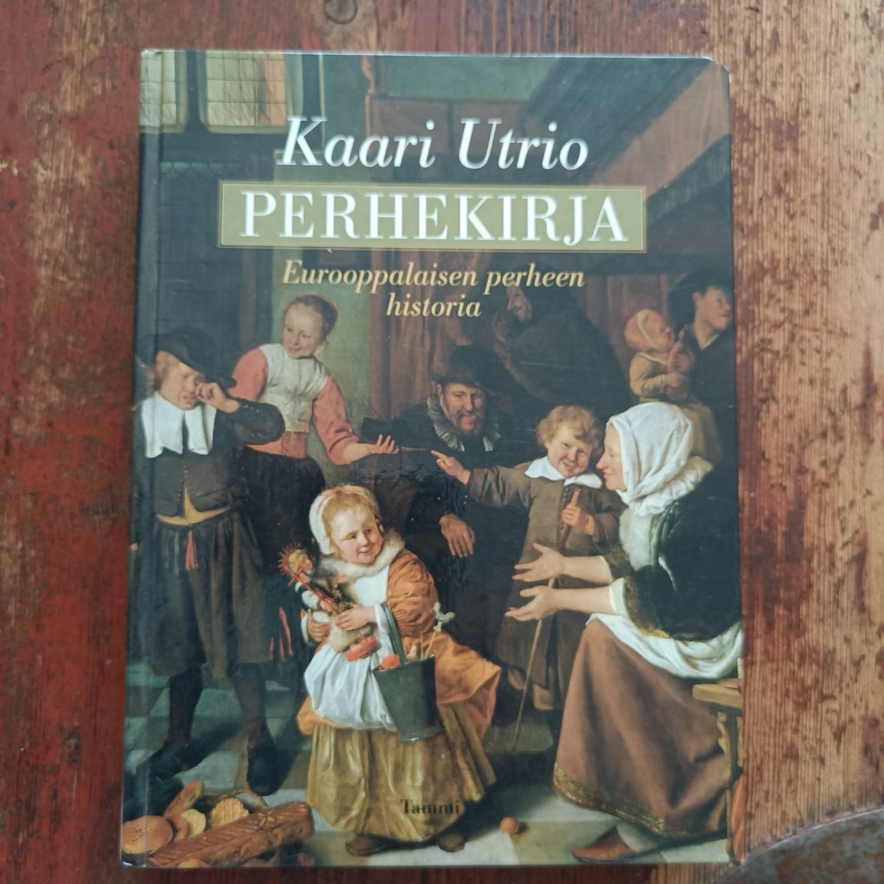 Kaari Utrio Kirjasarja Perhekirja, Ijensola, Pirta, Katarina | Tori