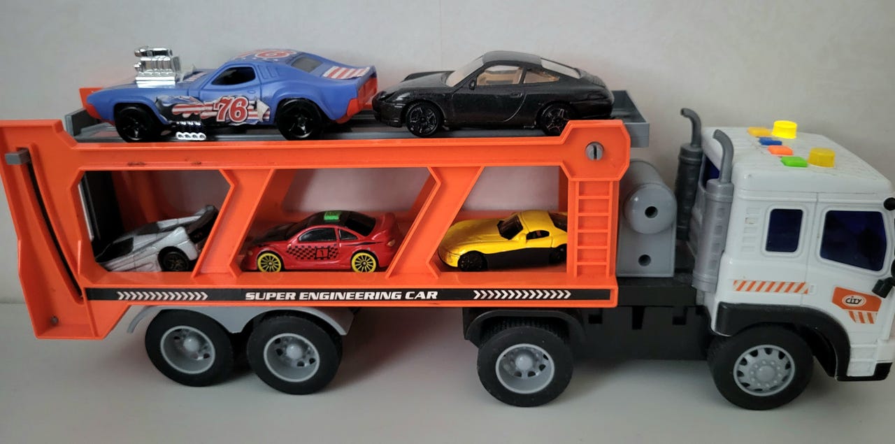 Rekka-auto ja 5 autoa. 3 eri ääntä ja valot syttyy | Tori