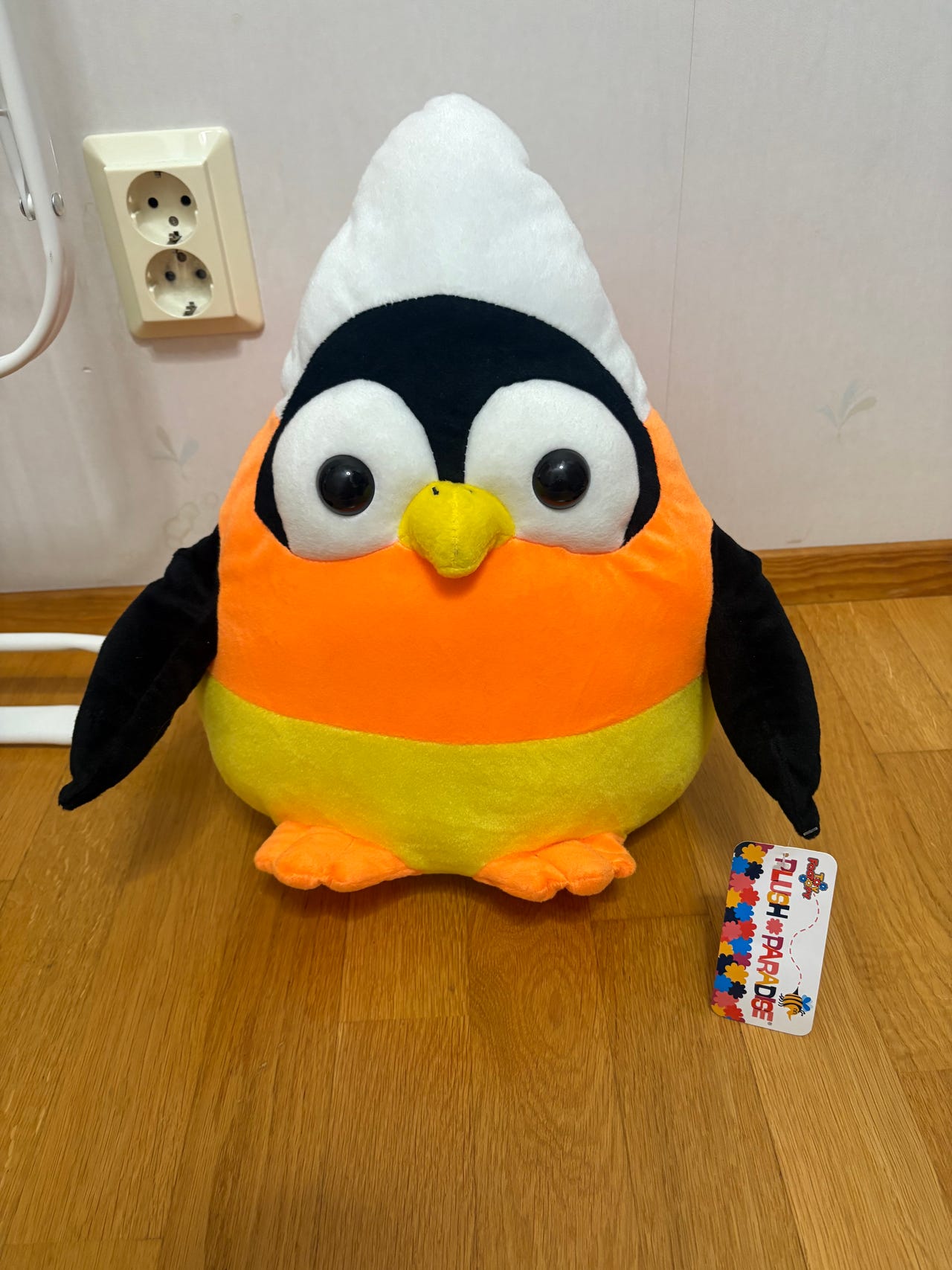 Plush Paradise – Candy Corn Penguin (Toy Factory, 2024) | Tori