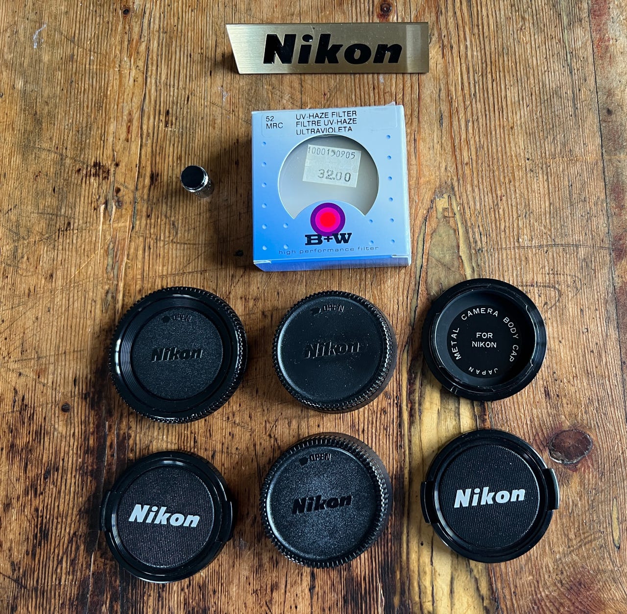 Nikon AR-1, objektiivin ja rungon suojuksia. | Tori