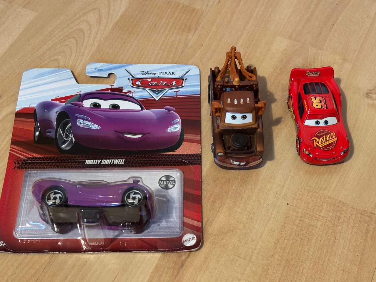 *UUSI* Disney Pixar Cars -elokuvan Salama, Martti ja agentti Holly ...