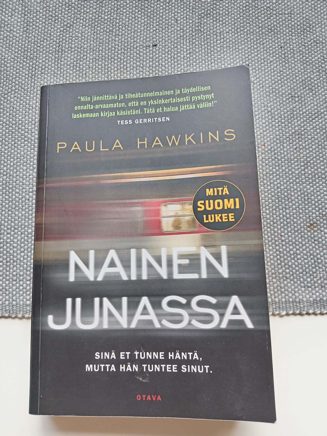 Paula Hawkins Nainen junassa kirja suomeksi | Tori