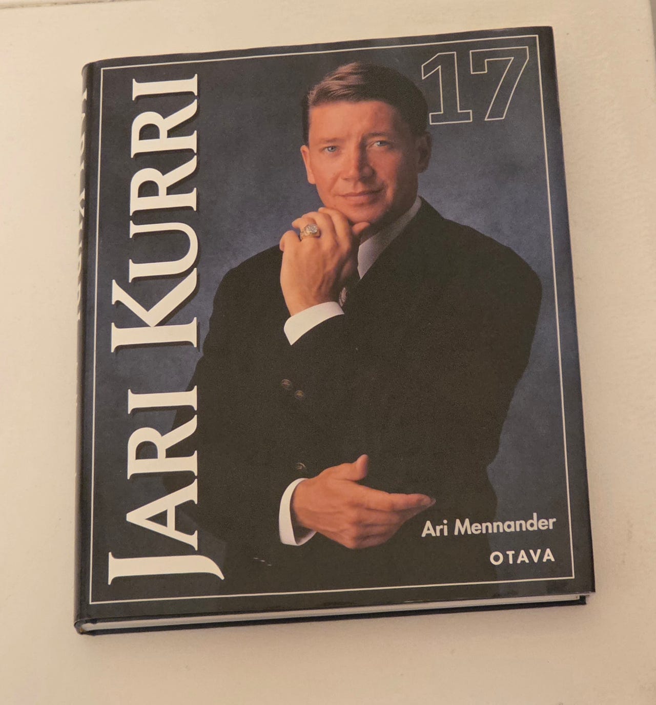 Ari Mennander: Jari Kurri, 17 (1997) Kirja | Tori