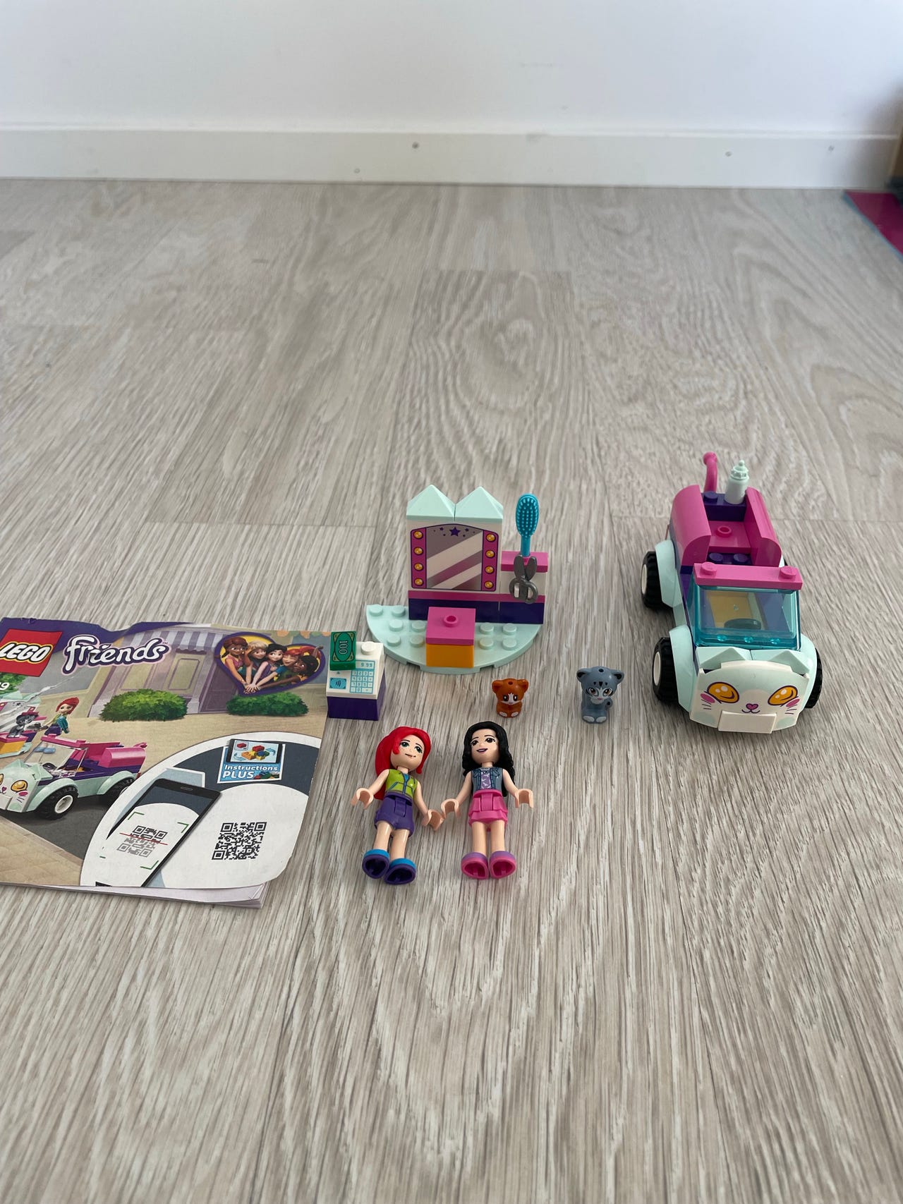 LEGO Friends leikkisetti auto, hahmot ja tarvikkeet | Tori