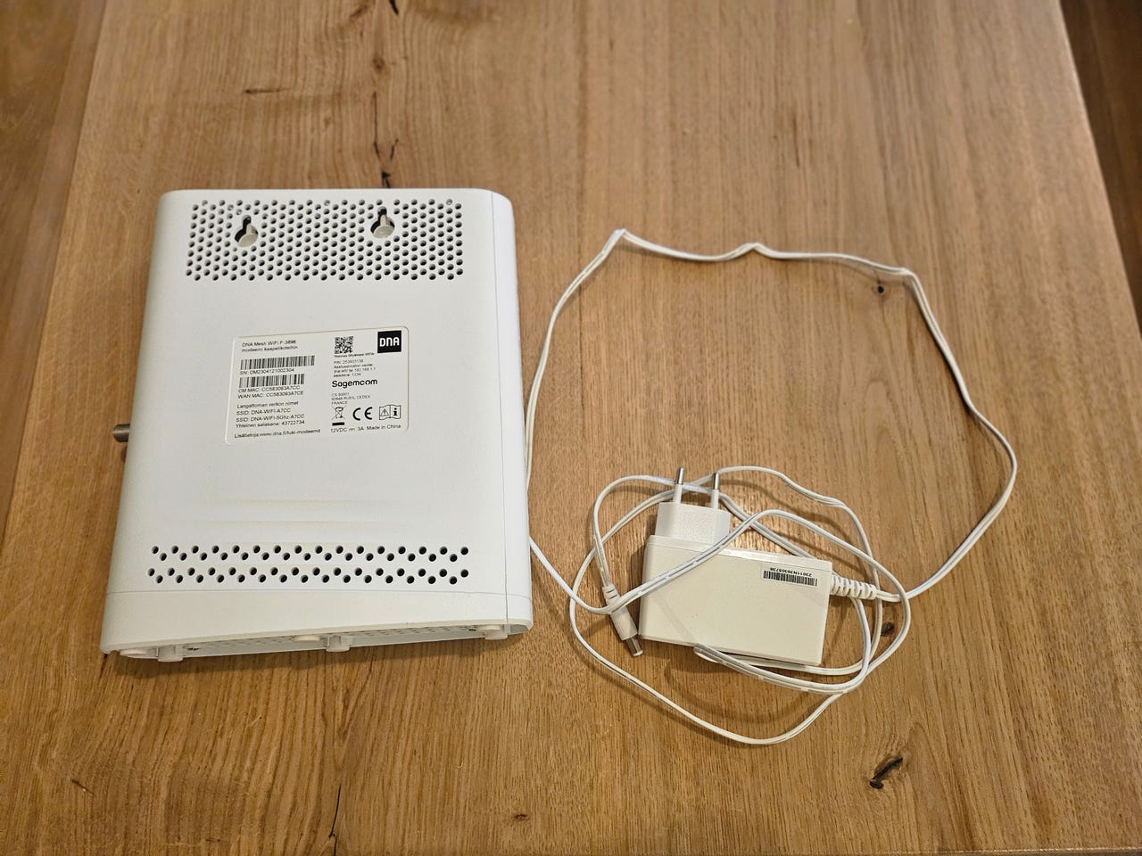 DNA Mesh WiFI F-3896 -kaapelimodeemi | Tori