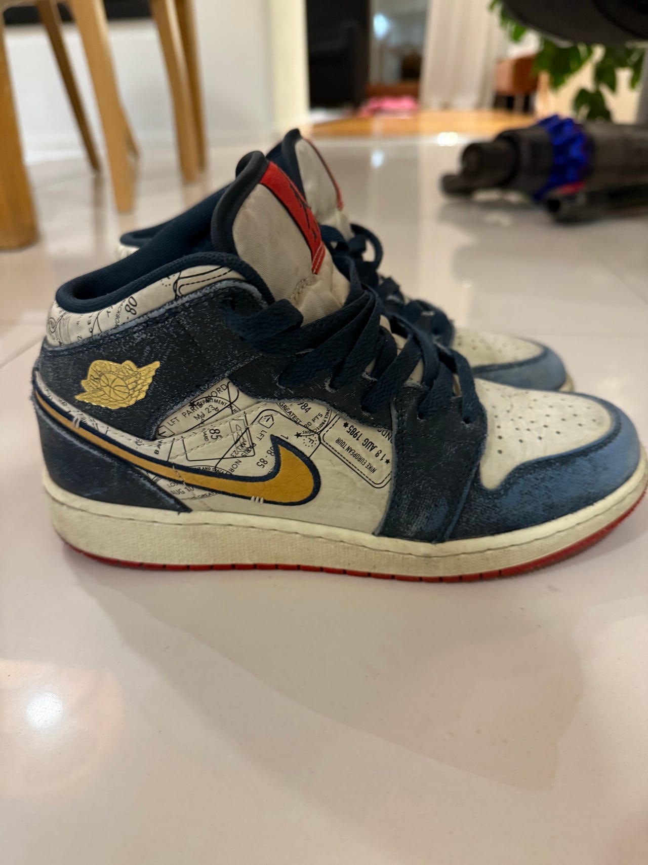 Nike Air Jordan 1 Mid kengät, koko 37,5 | Tori