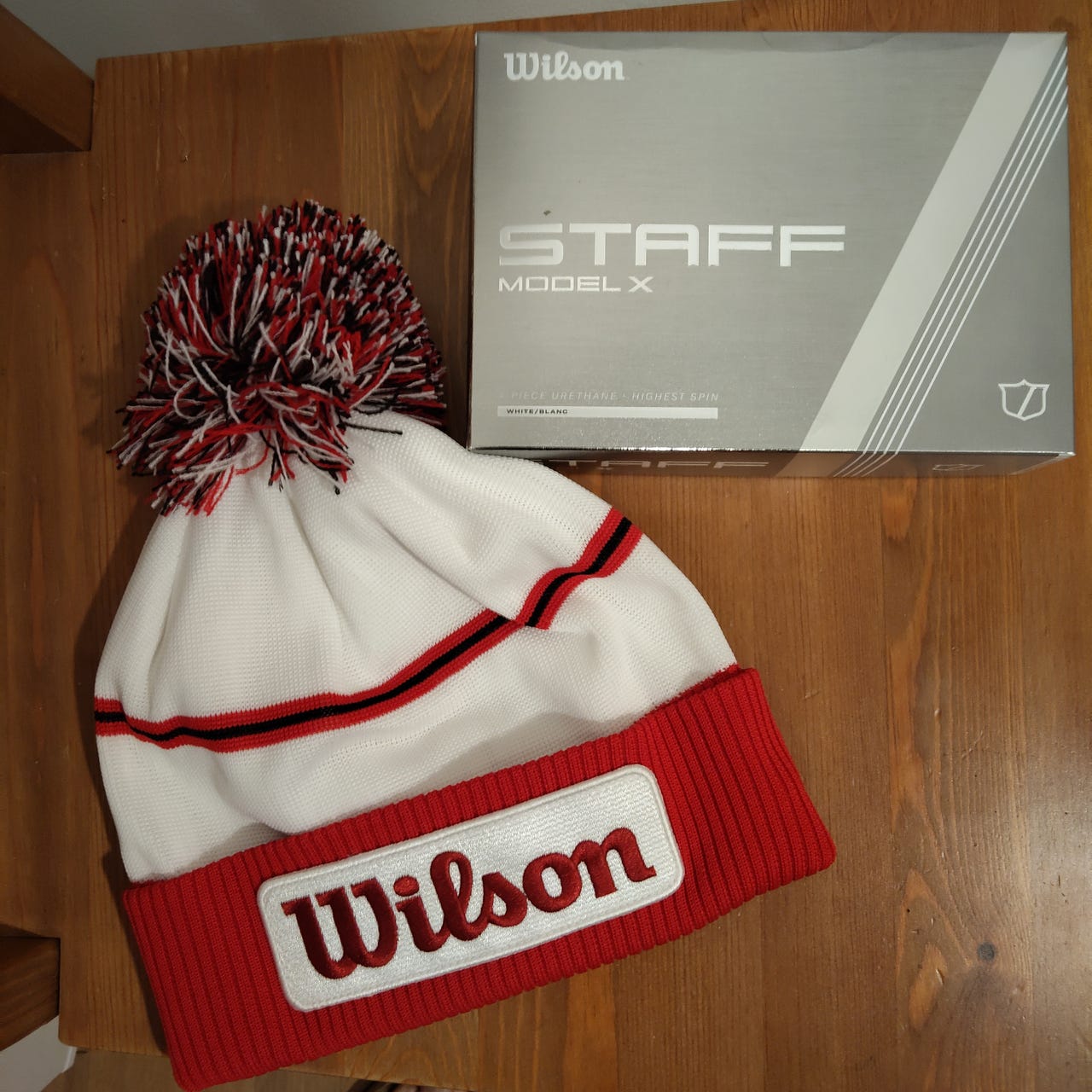 Tusina uusia Wilson Staff Model x palloja ja uusi Wilson golf pipo | Tori