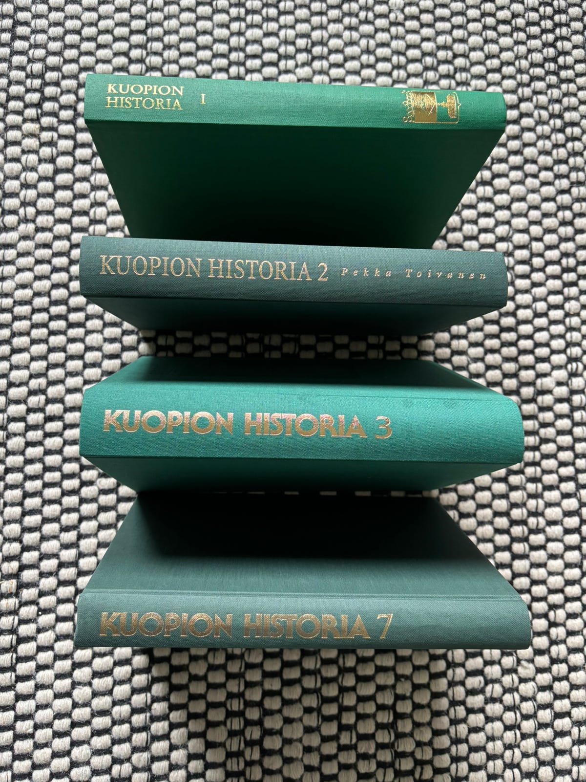 Siistikuntoiset Kuopion historia - kirjasarjan osat 1, 2, 3 ja 7 | Tori