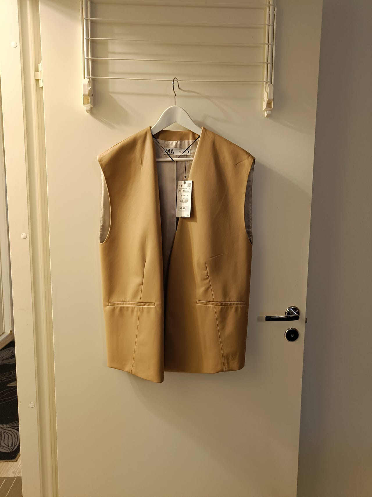 Setti hyväkuntoisia vaatteita arkeen ja juhlaan. | Tori