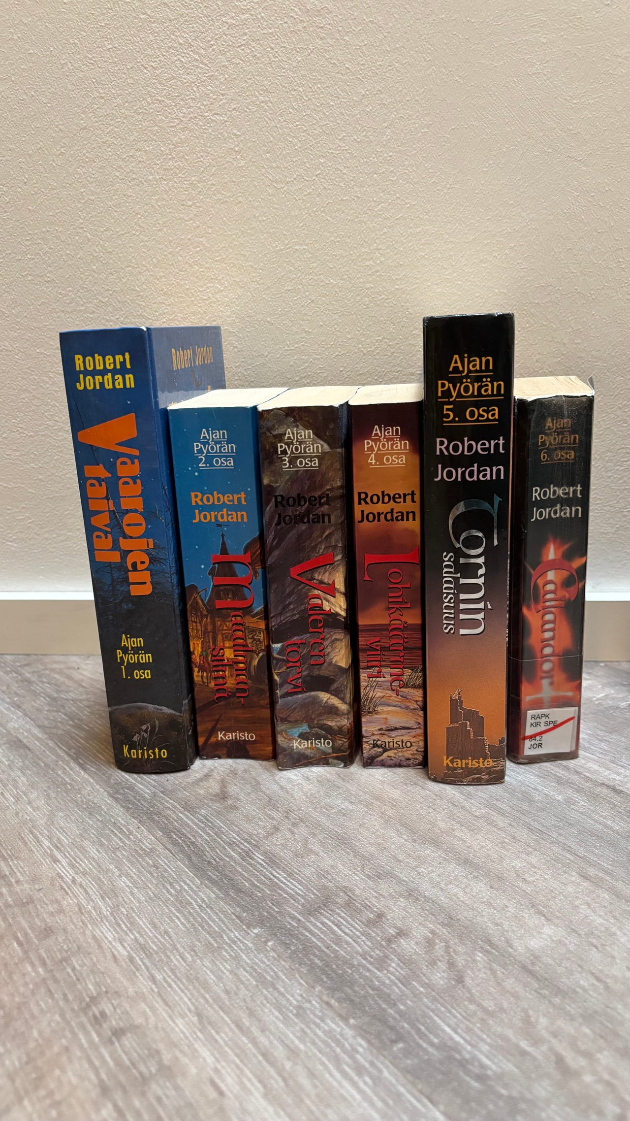 Robert Jordan Ajan Pyörän osat 1-6, 8-10 ja 12-14 | Tori