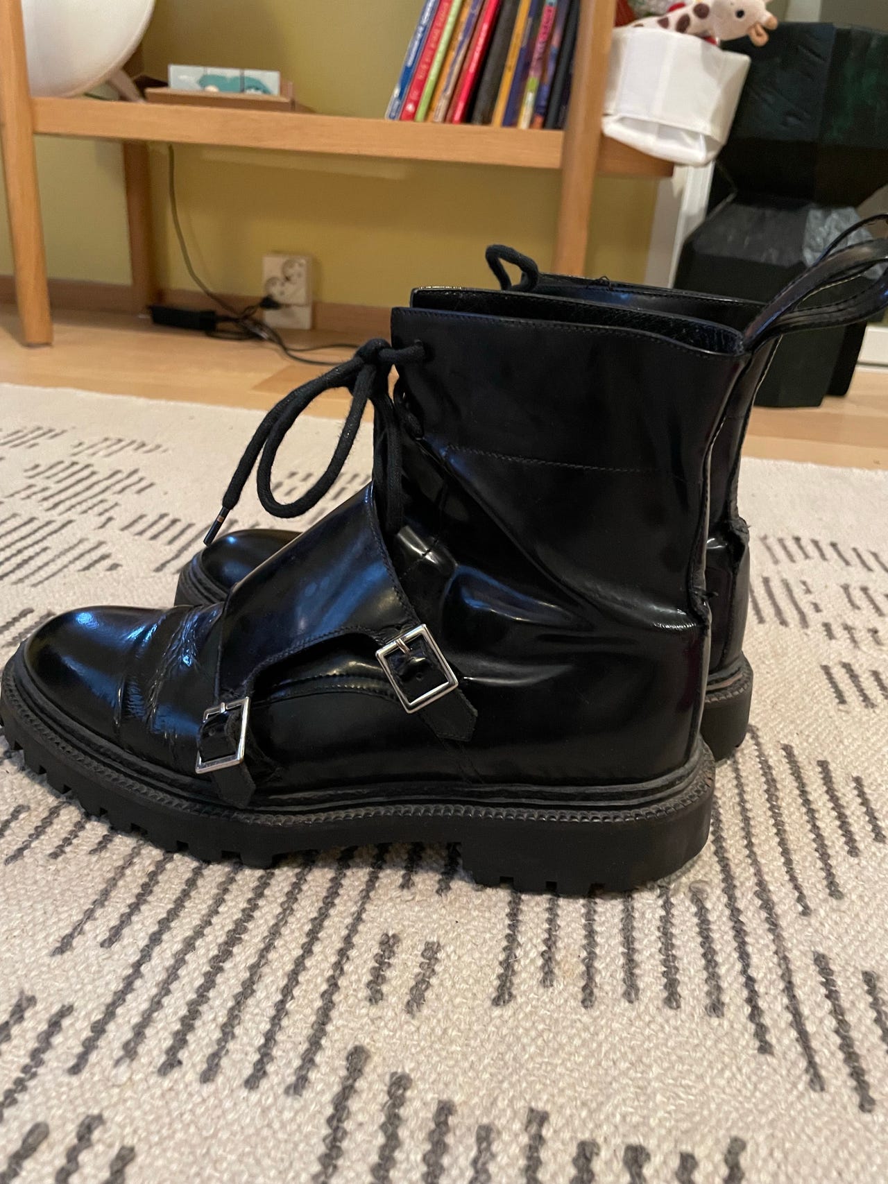 Inch2 mustat soljelliset nahkamaiharit | Tori