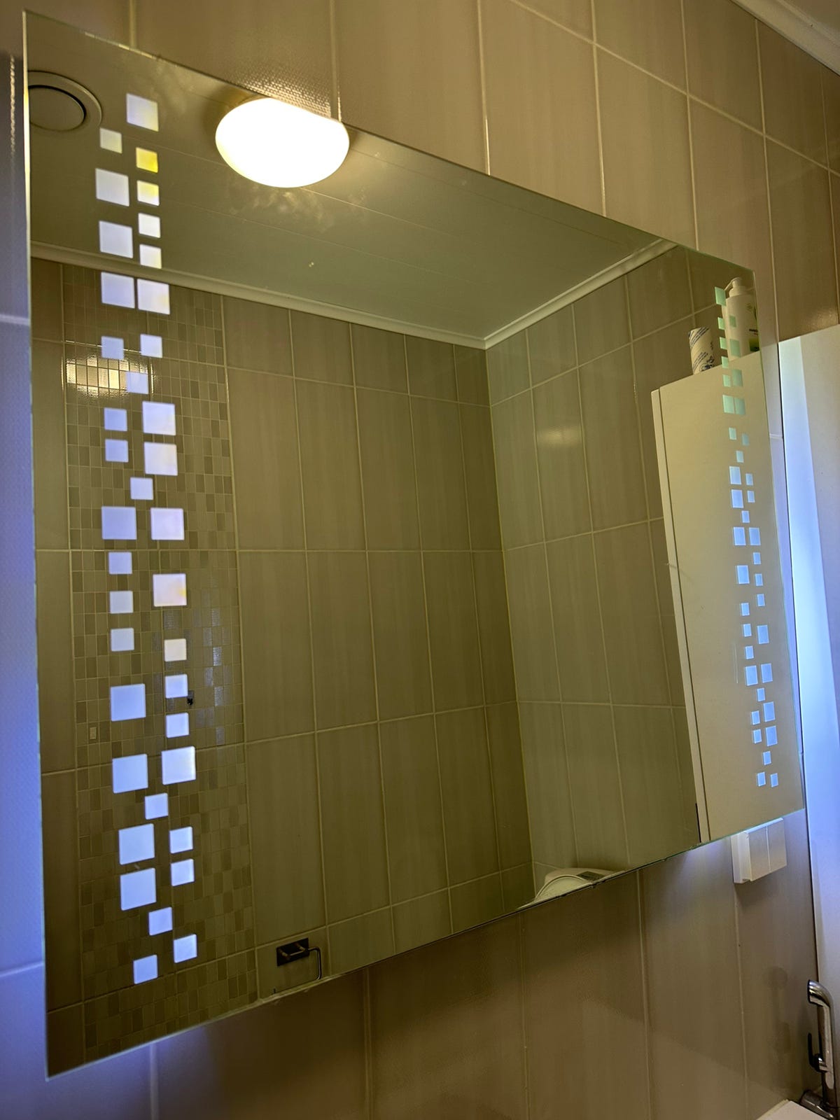 Upea ja iso peili led-valoilla, koko 80x100 | Tori