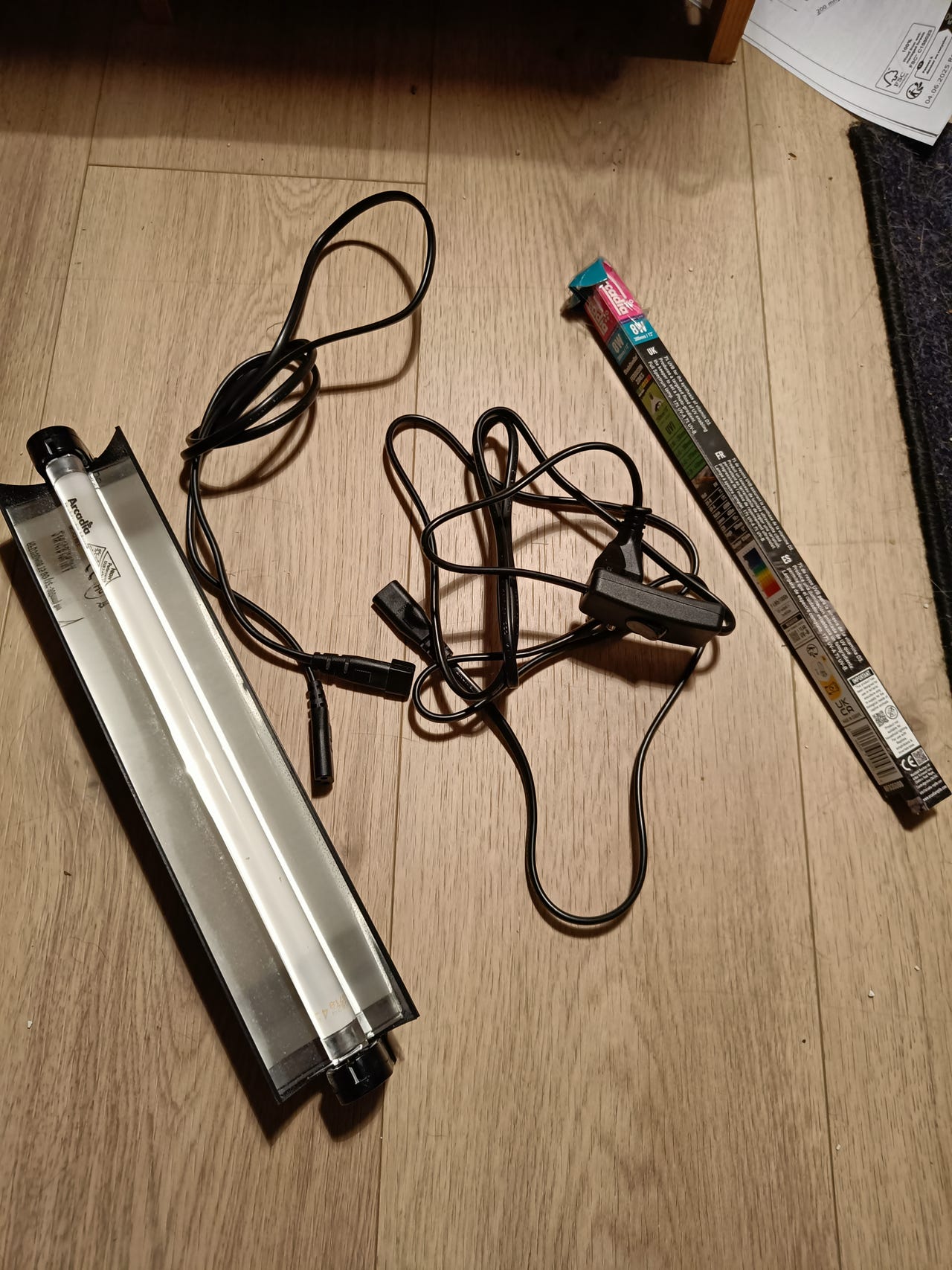 Arcadia T5 30cm UVB kit + uusi 7% UVB T5 putki | Tori