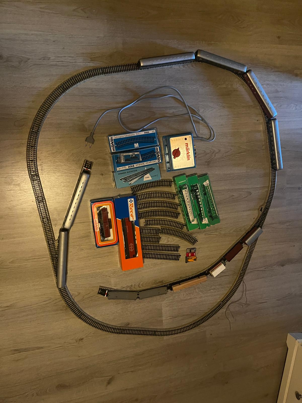 Märklin HO-sarjan rautatietä, vetureita ja vaunuja | Tori