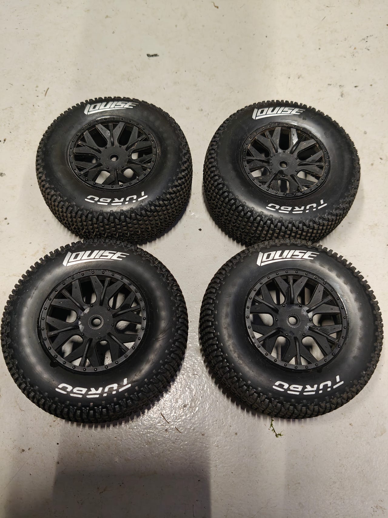 Louise Turbo SC AE SC10 4x4 renkaat | Tori