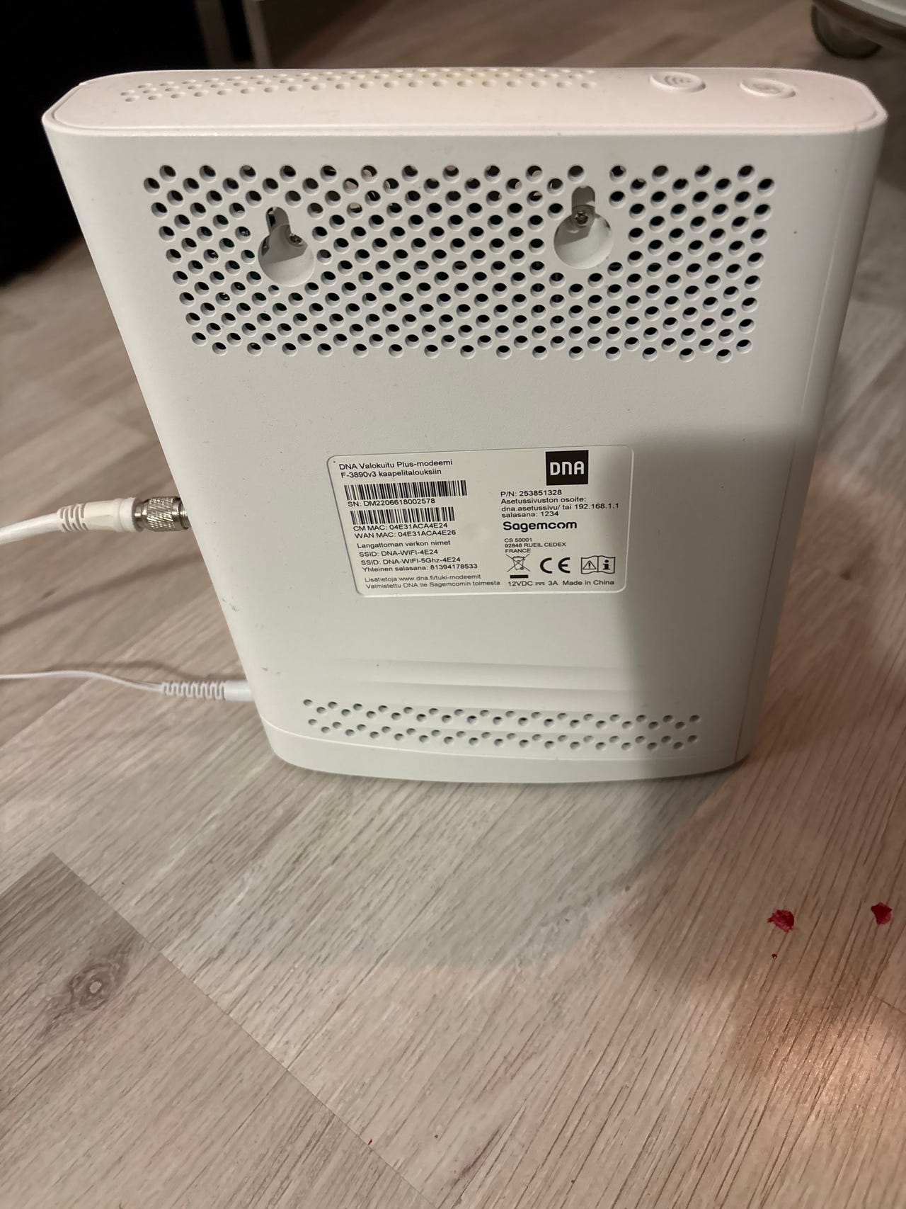 DNA Reititin — Sagemcom F-3890v3 | Tori