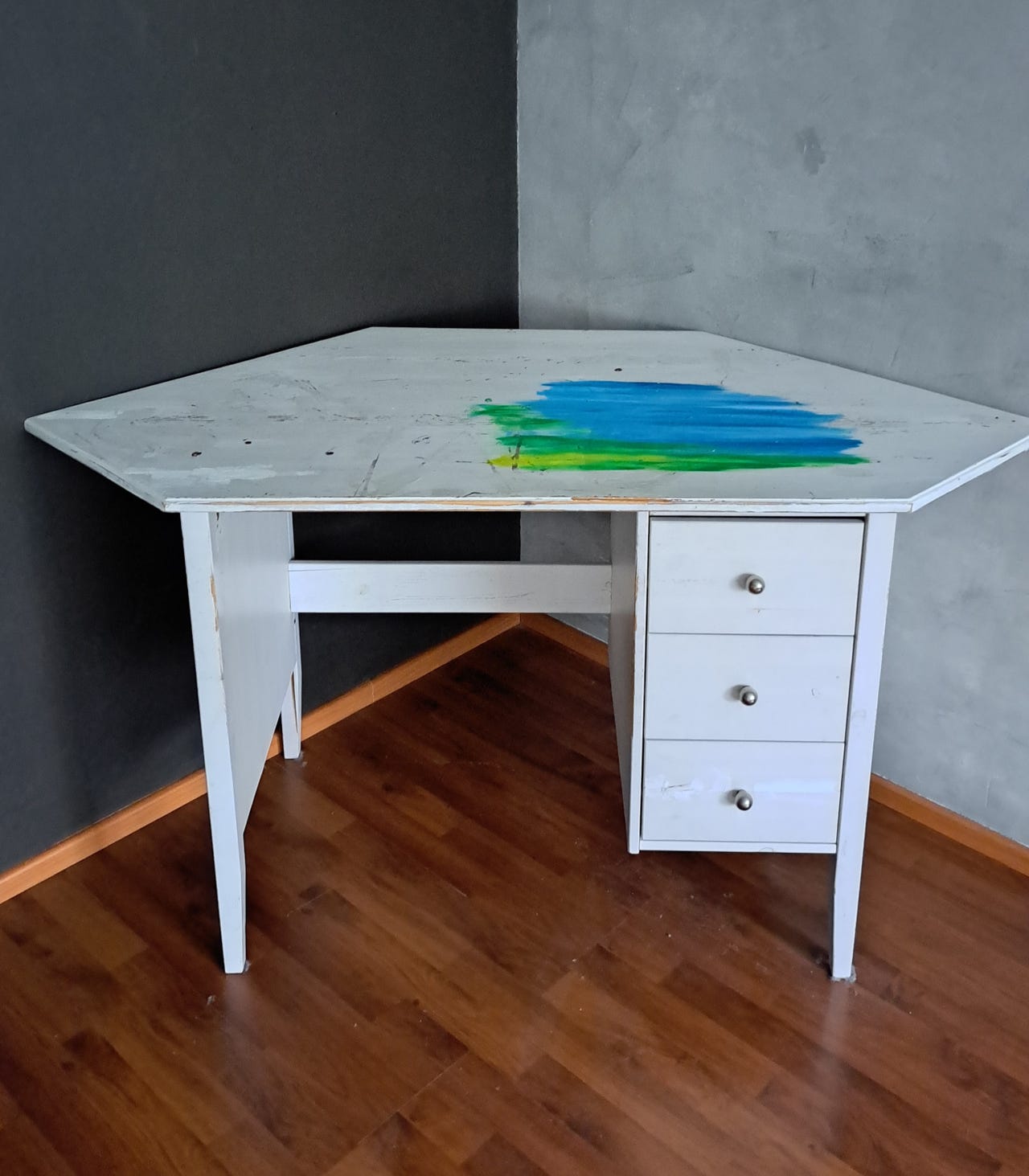 Artsy desk | Tori
