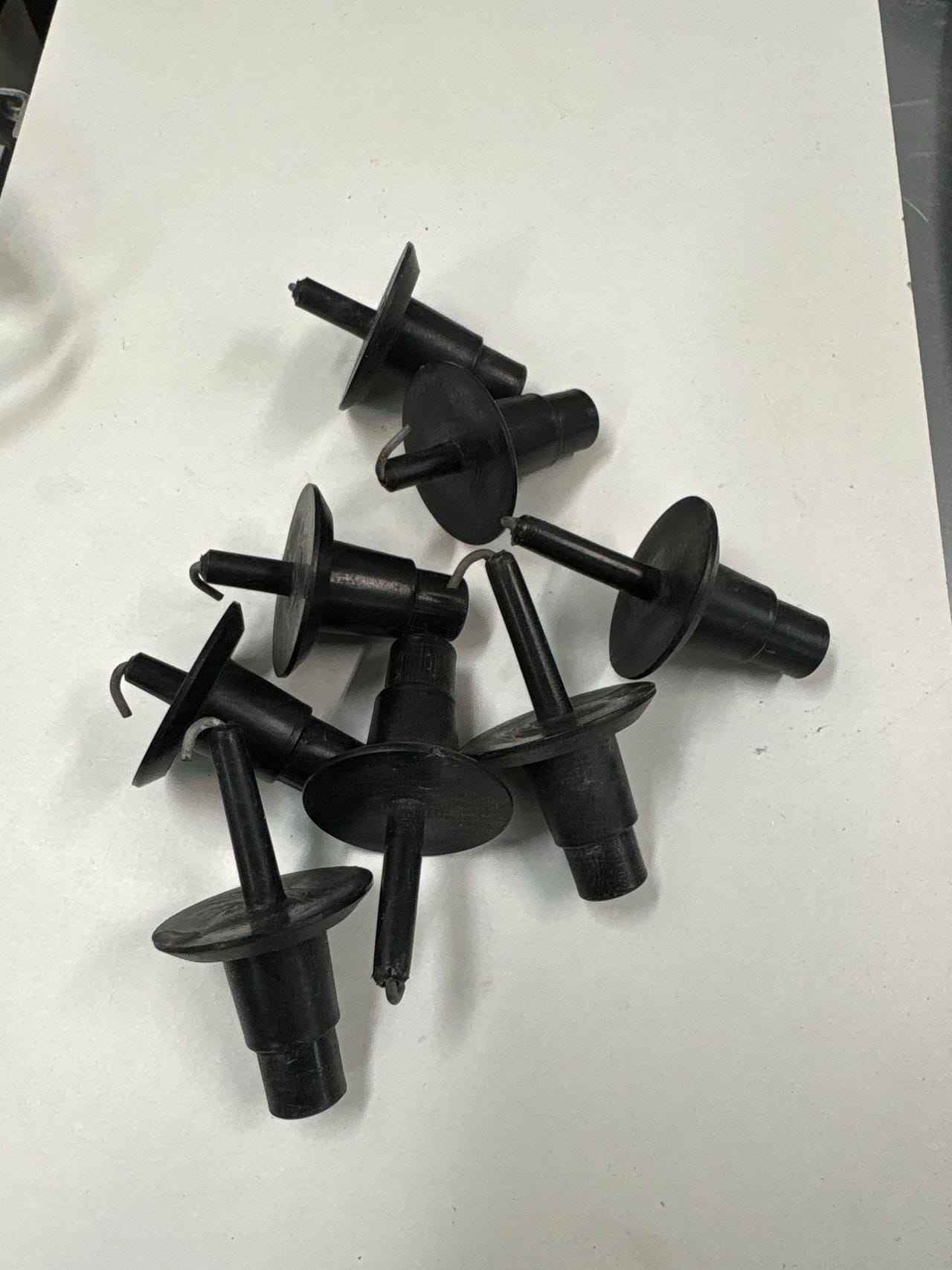 Viimasuojan kiinnikkeet, ollut käytössä V70 -09 2.0D | Tori