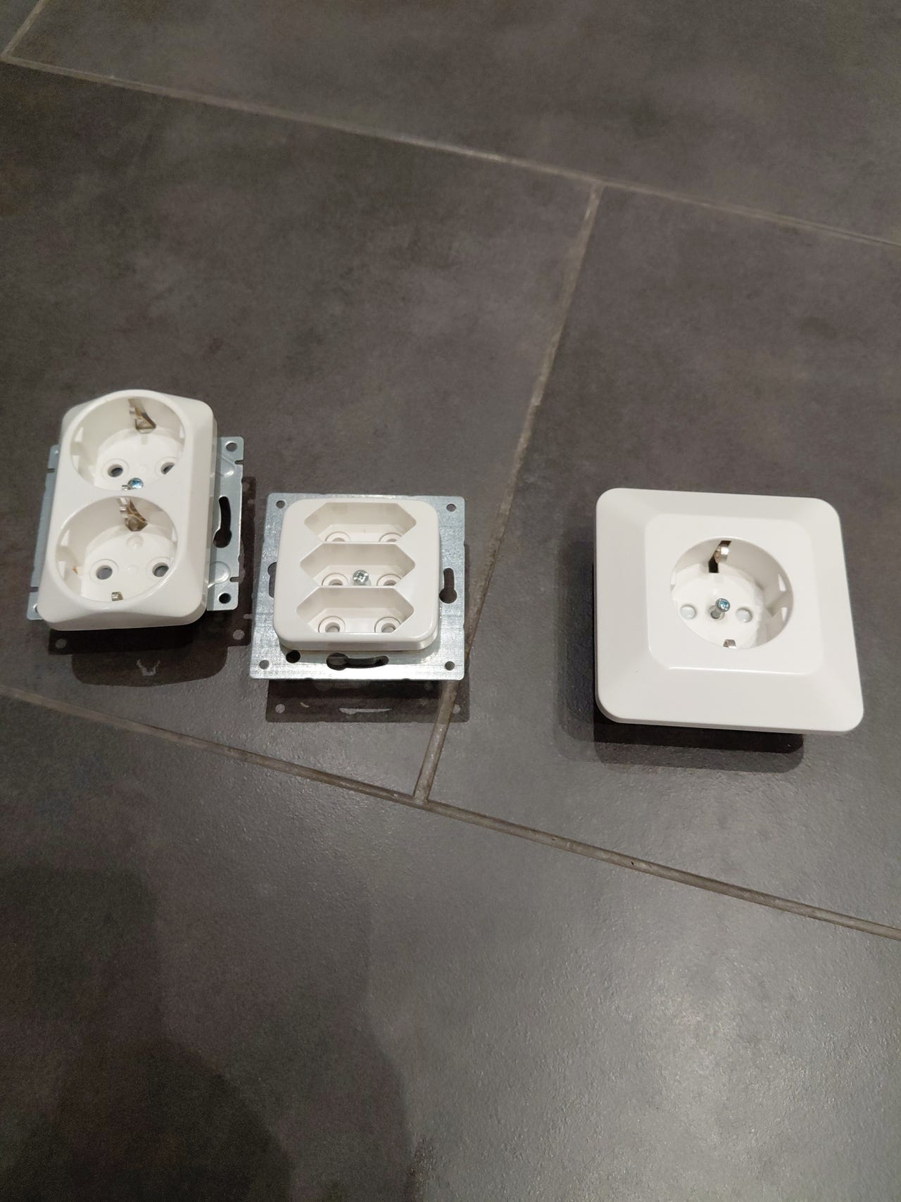 ABB Jussi sarjan pistorasioita | Tori