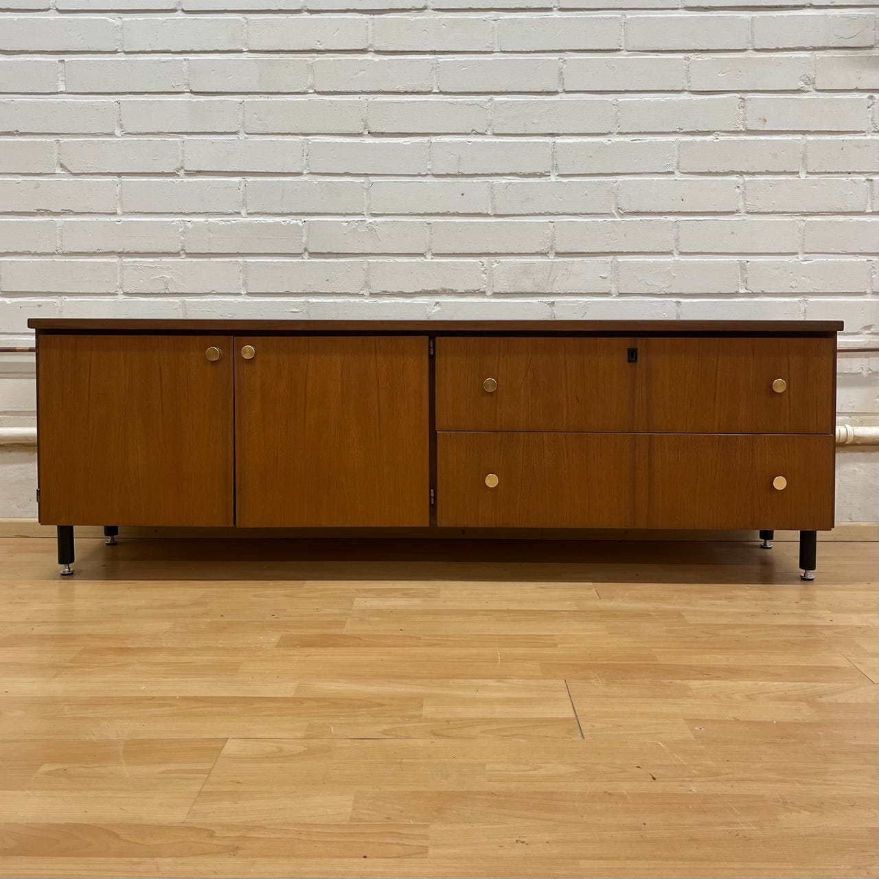 Vintage teak TV-taso / senkki | Tori