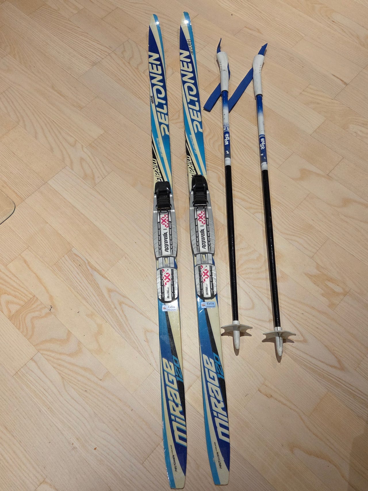 Lasten sukset 120cm NNN siteellä ja sauvat 80cm | Tori