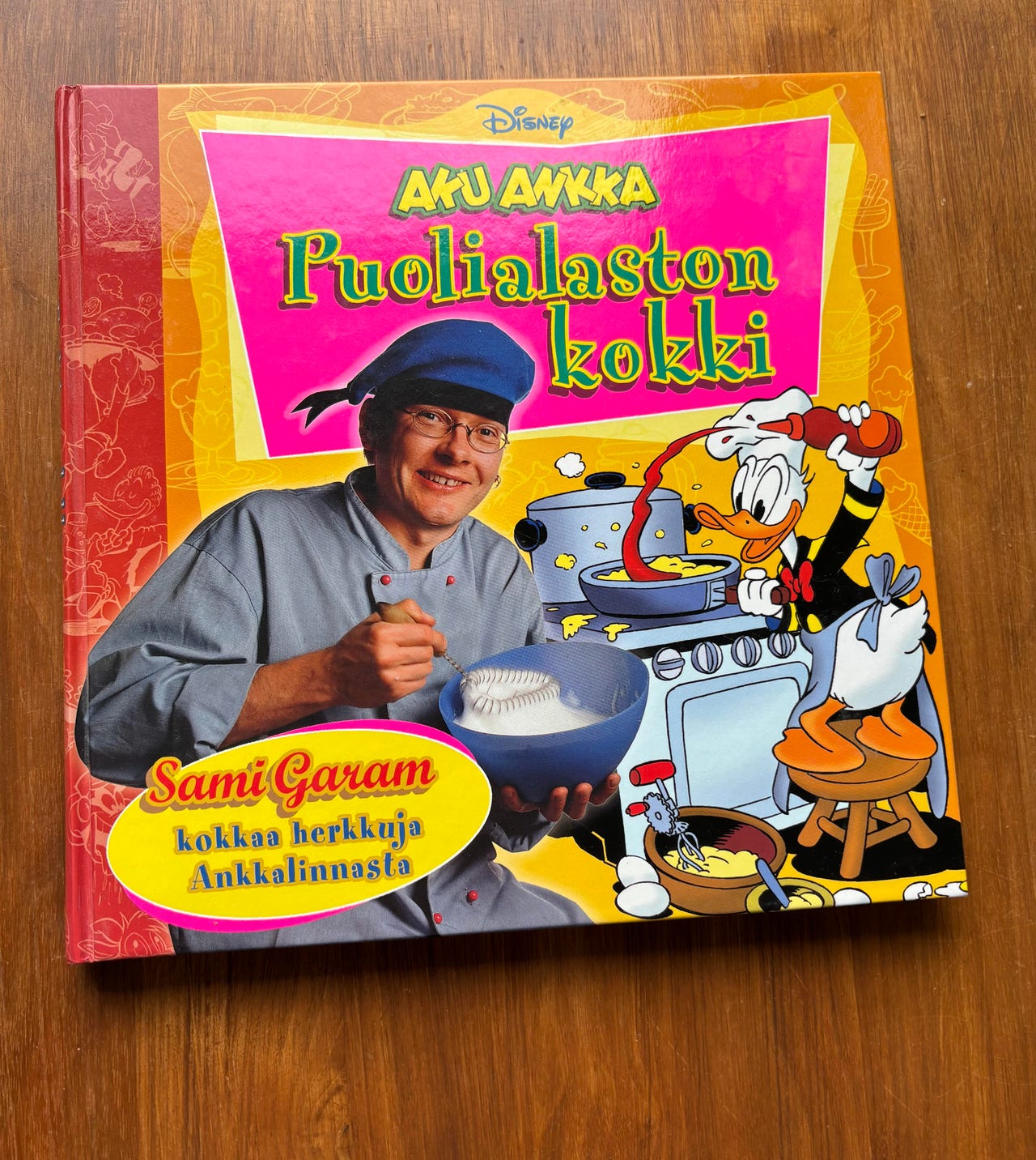 Aku Ankka Puolialaston kokki. Sami Garam kokkaa herkkuja Ankkalinnasta ...