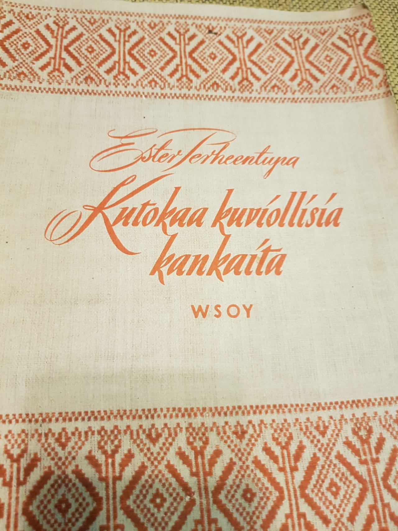 Kutokaa kuviollisia kankaita. Ester Perheentupa | Tori