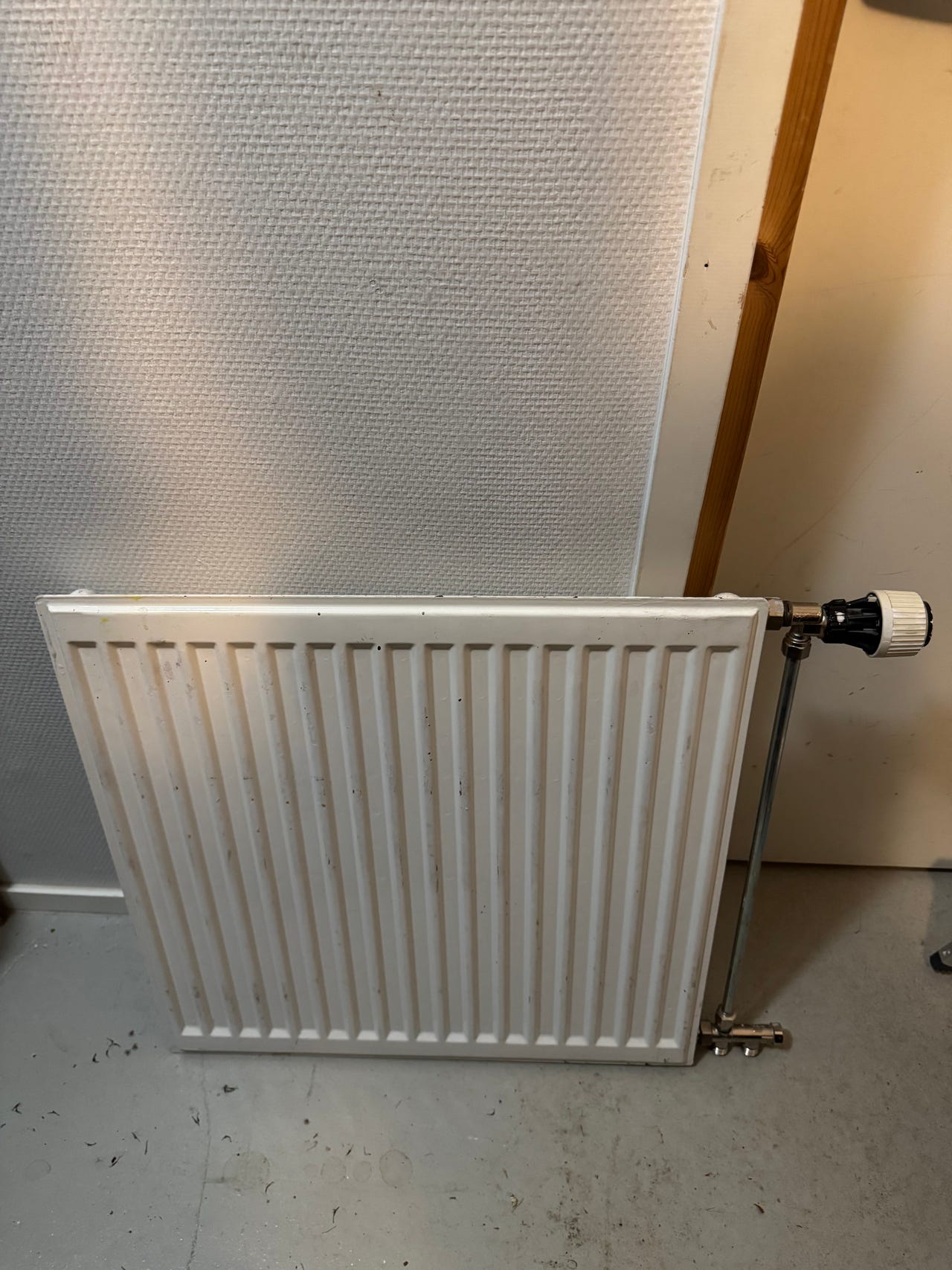 Vesikiertoinen patteri 600x600 termostaatilla | Tori