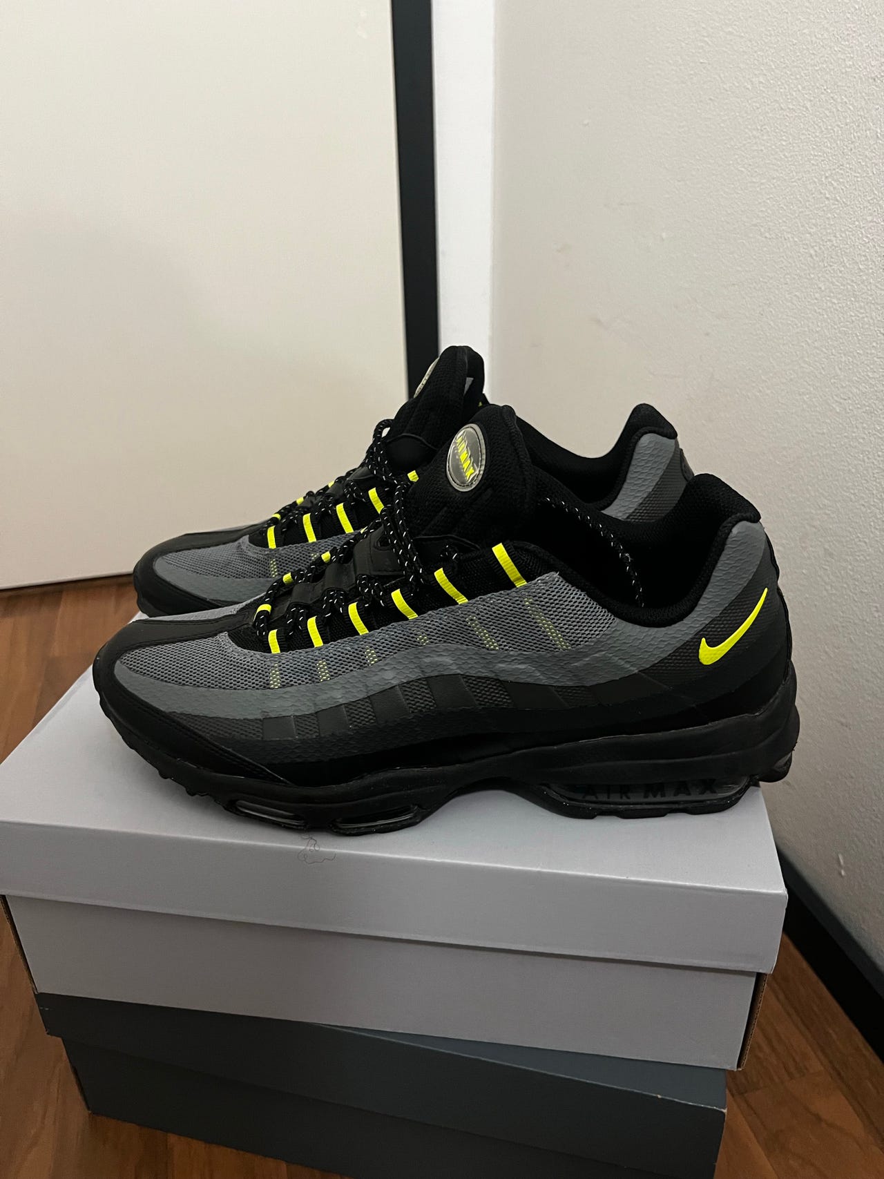 Nike Air Max 95 – Black / Volt (Neon) | Tori