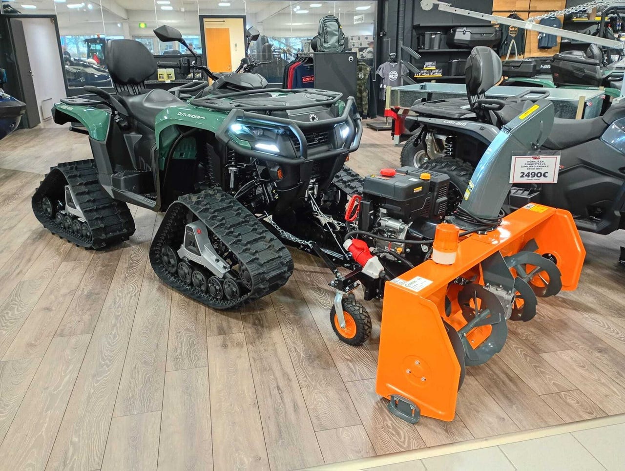 Can-Am Outlander MAX PRO XU HD7 Apache 360 telajärjestelmällä ja ...