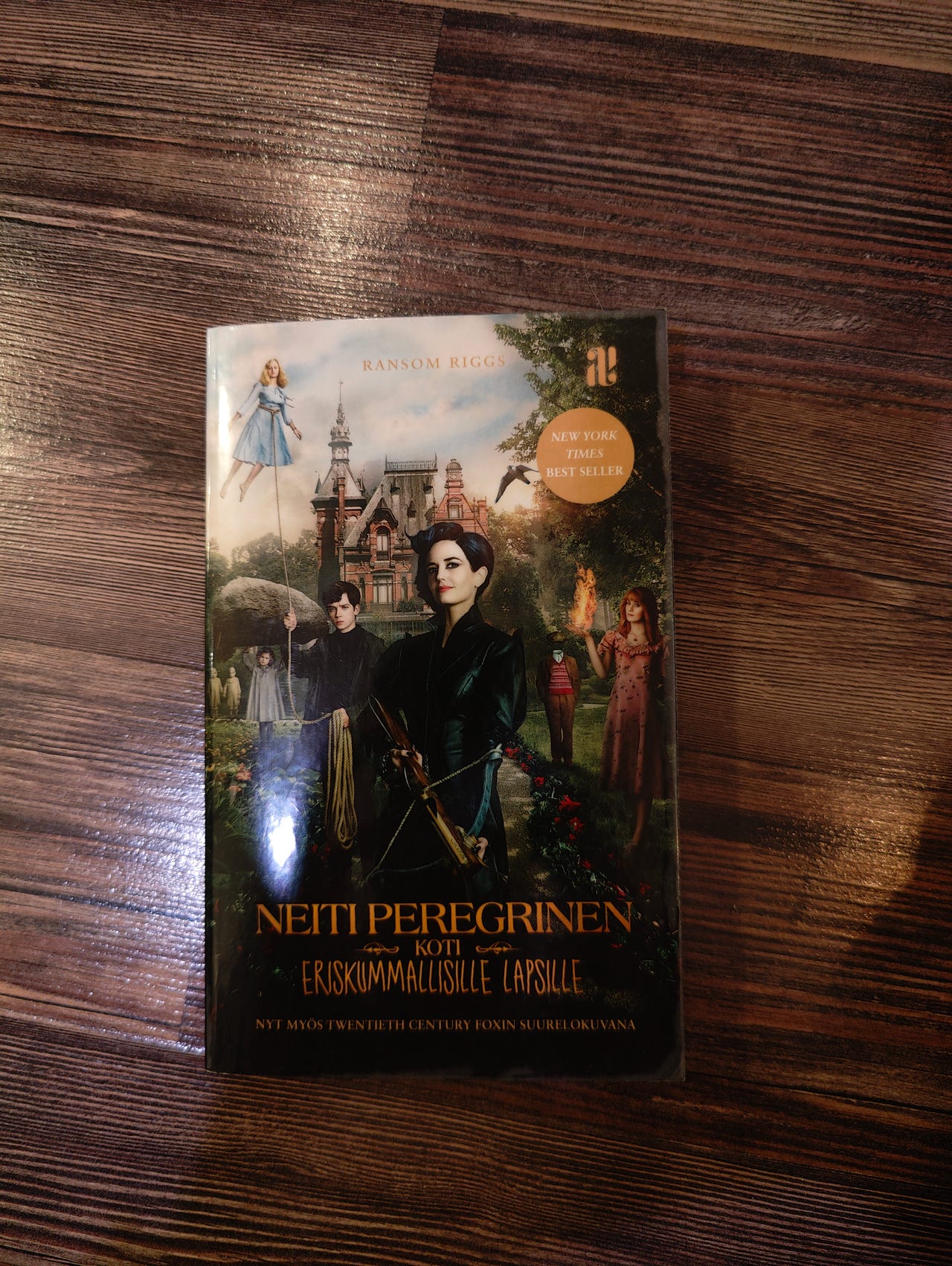 Neiti Peregrinen koti eriskummallisille lapsille, Ransom Riggs. Pokkari ...