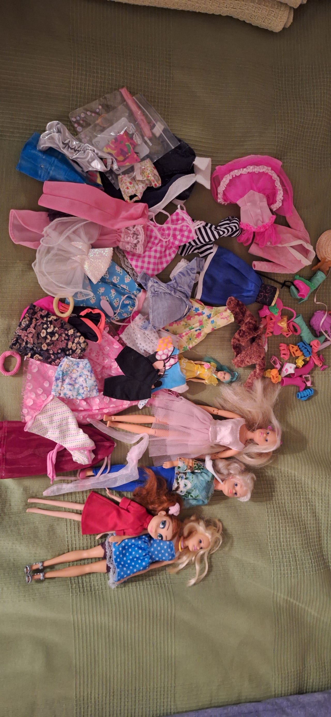 Barbie tai vastaava nuket vaatteineen | Tori