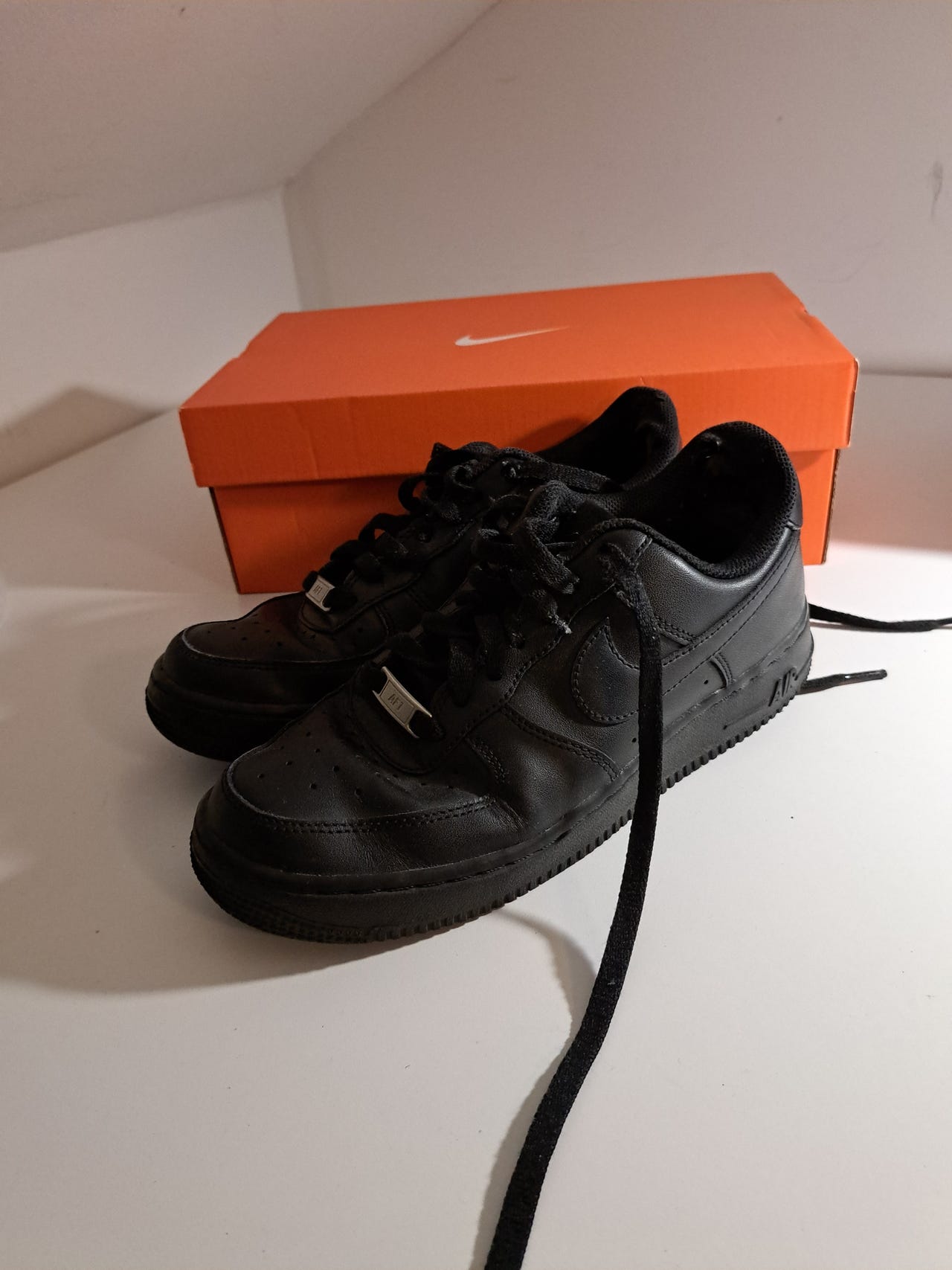 Nike air force 1 mustat koko 39 | Tori