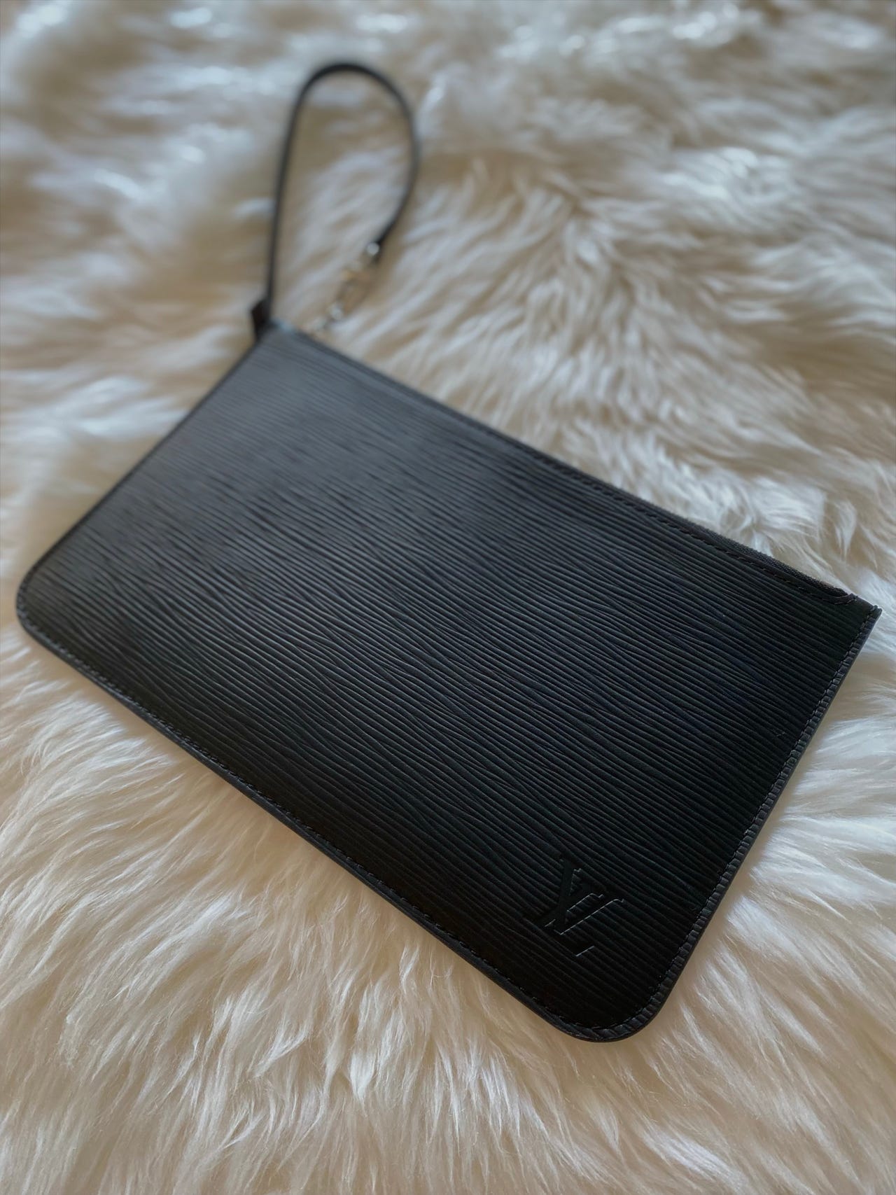 Louis Vuitton Neverfull epi leather laukun pochette | Tori