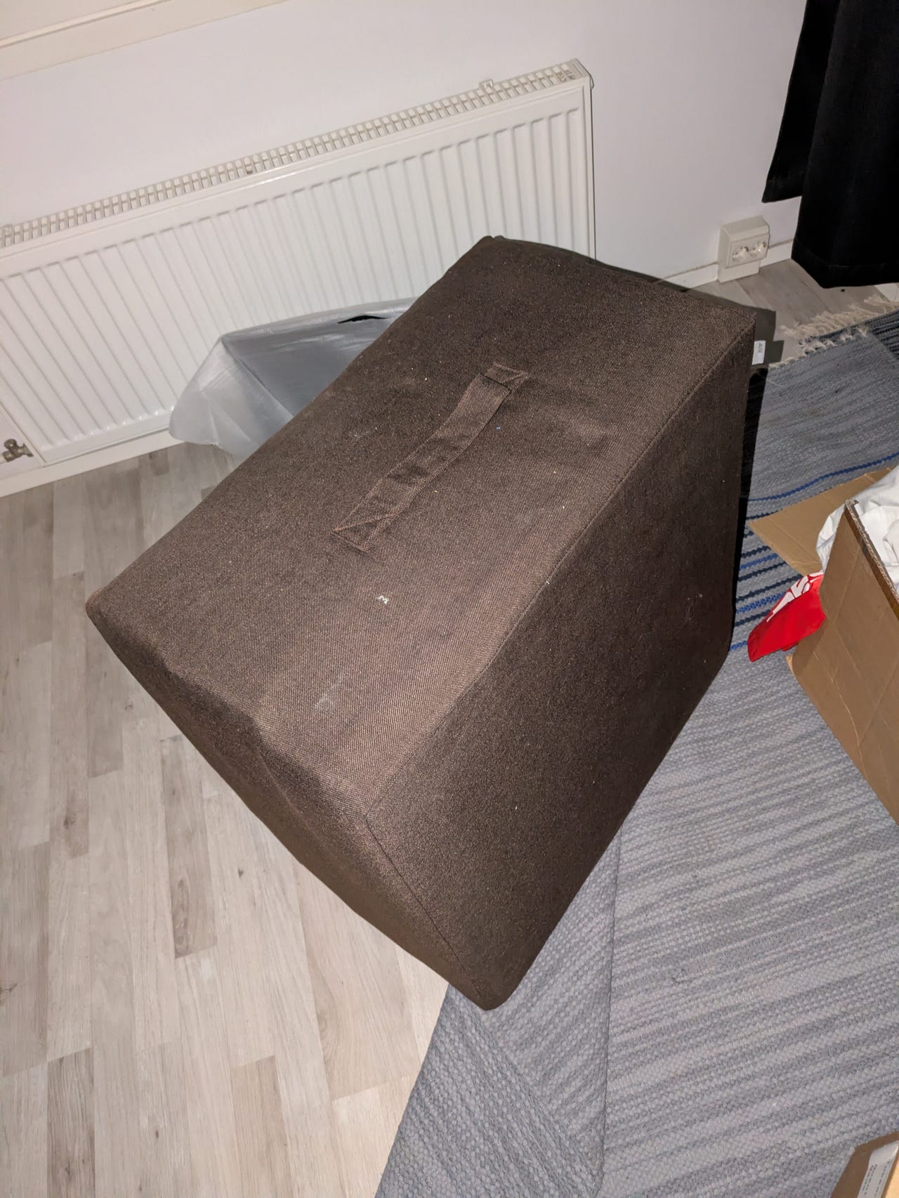 Iso rahi, ruskea, avautuu patjaksi | Tori