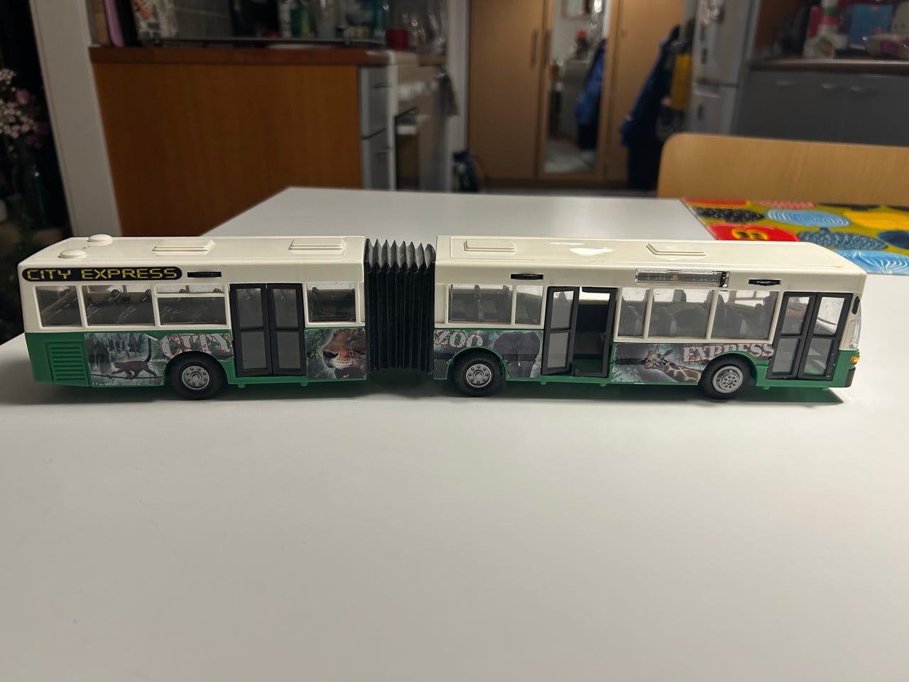 Bussi Zoo nivelbussi Line 8 pituus 39 cm | Tori