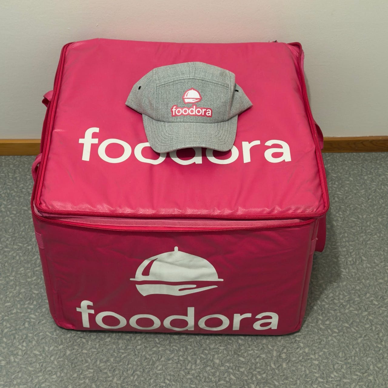 Brand New Foodora Delivery Box + Cap – Unused | Tori