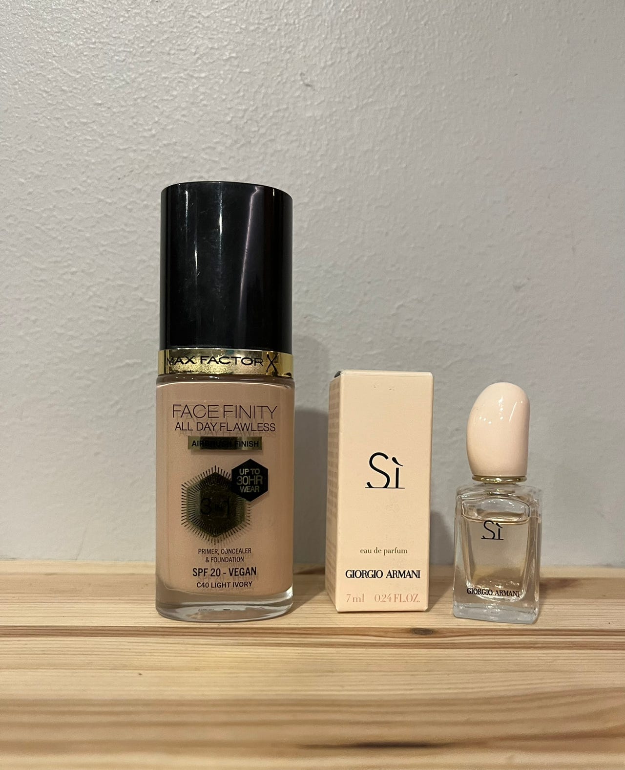 Max factor meikkivoide ja Armani si hajuvesi | Tori