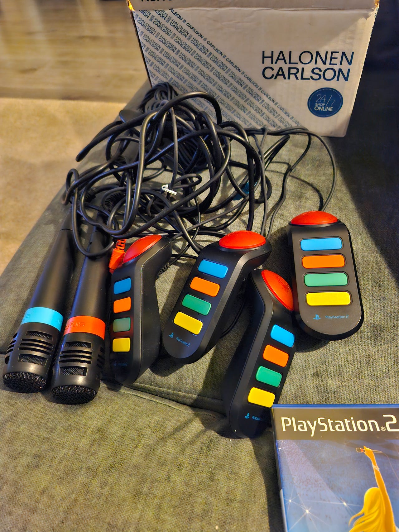 Playstation 2 buzzle ohjaimet ja microfonit | Tori