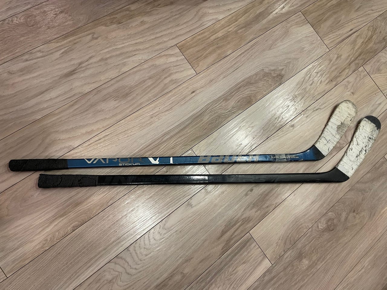 Light Ice Hockey Sticks: BAUER Vapor Ultra Premium 0.470 + Easton ...