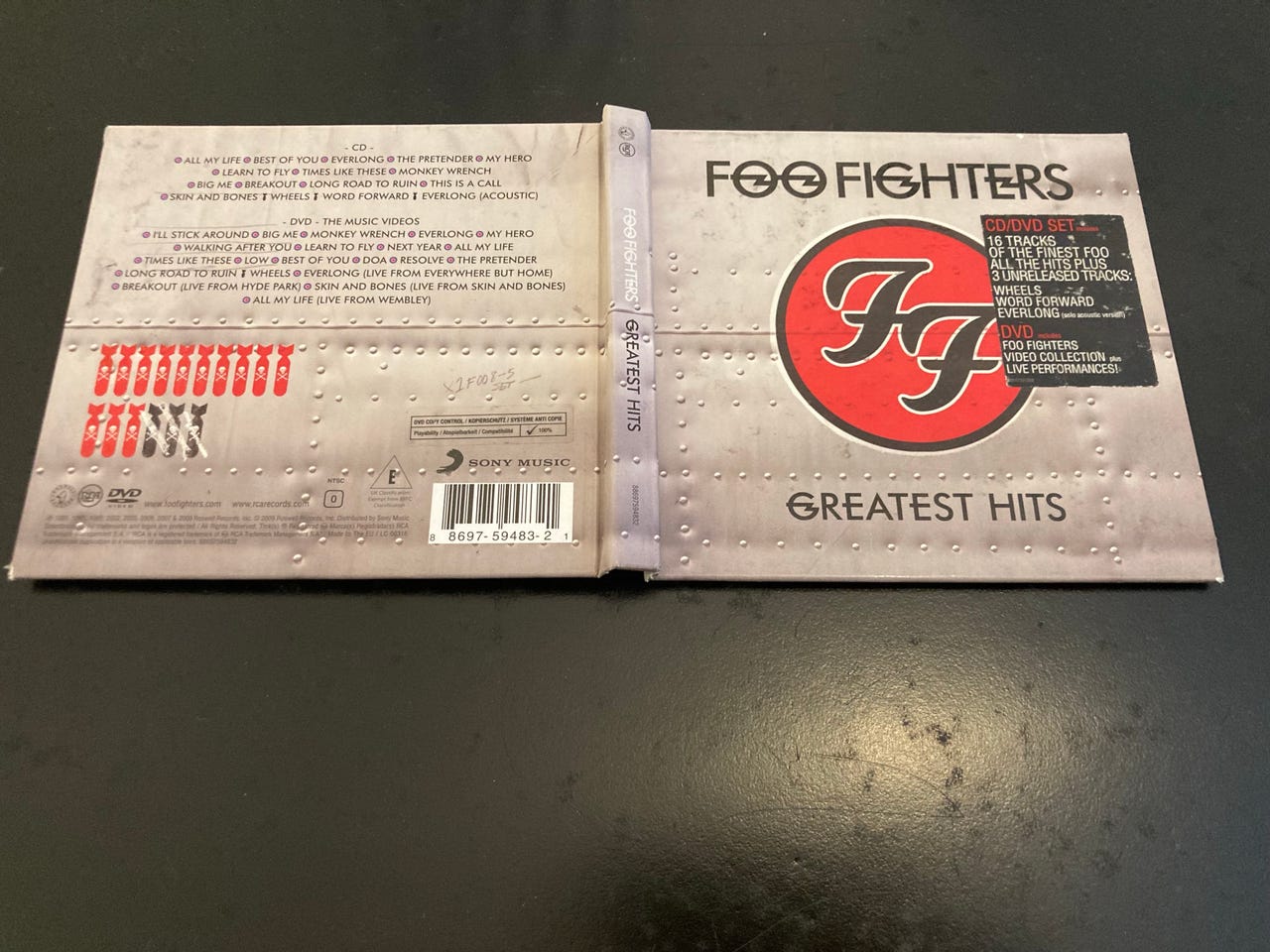 Foo Fighters Greatest Hits DVD & CD-levy | Tori