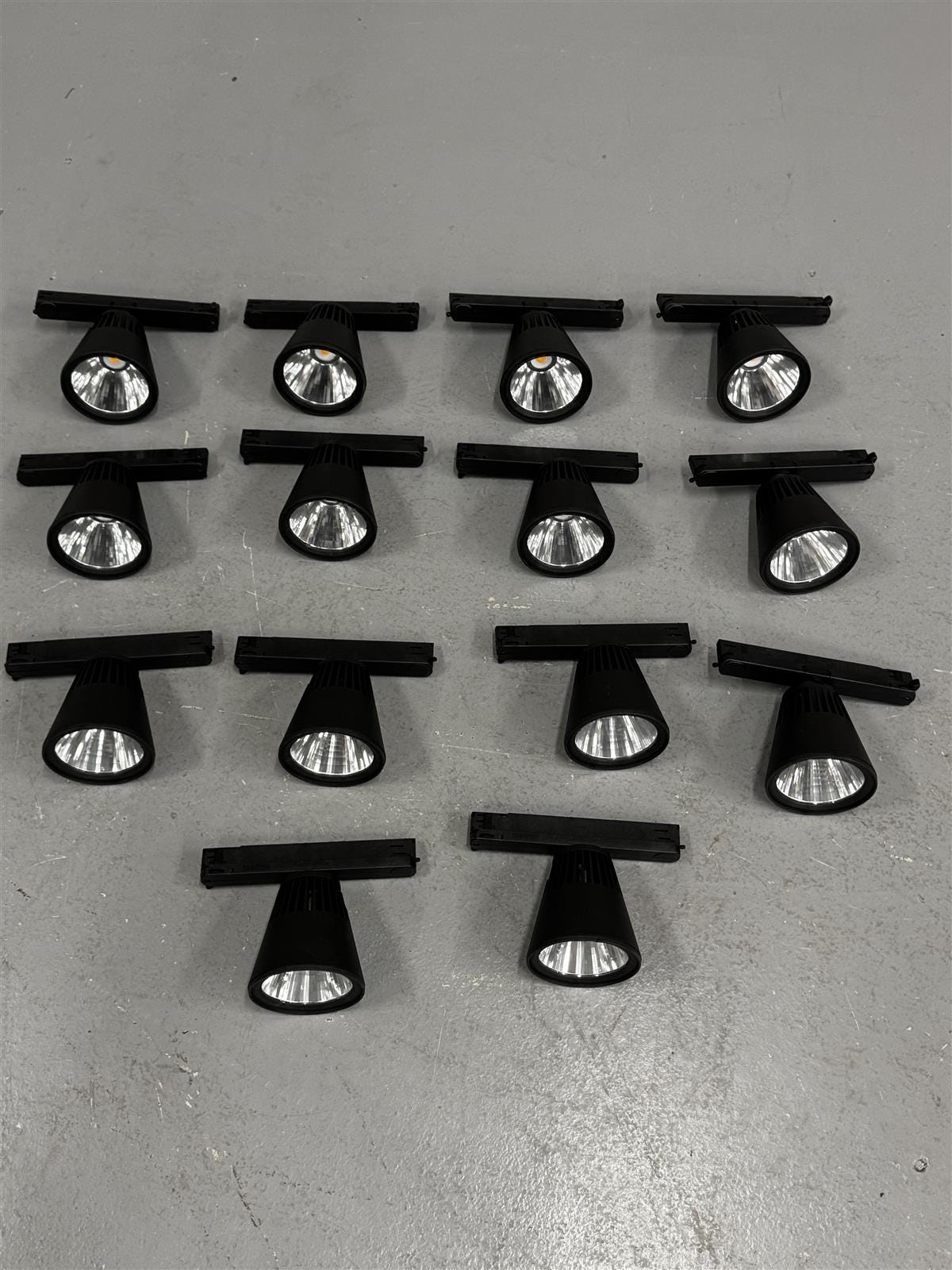 Lival spottivalaisin (14 kpl) kiskoon asennettava | Tori